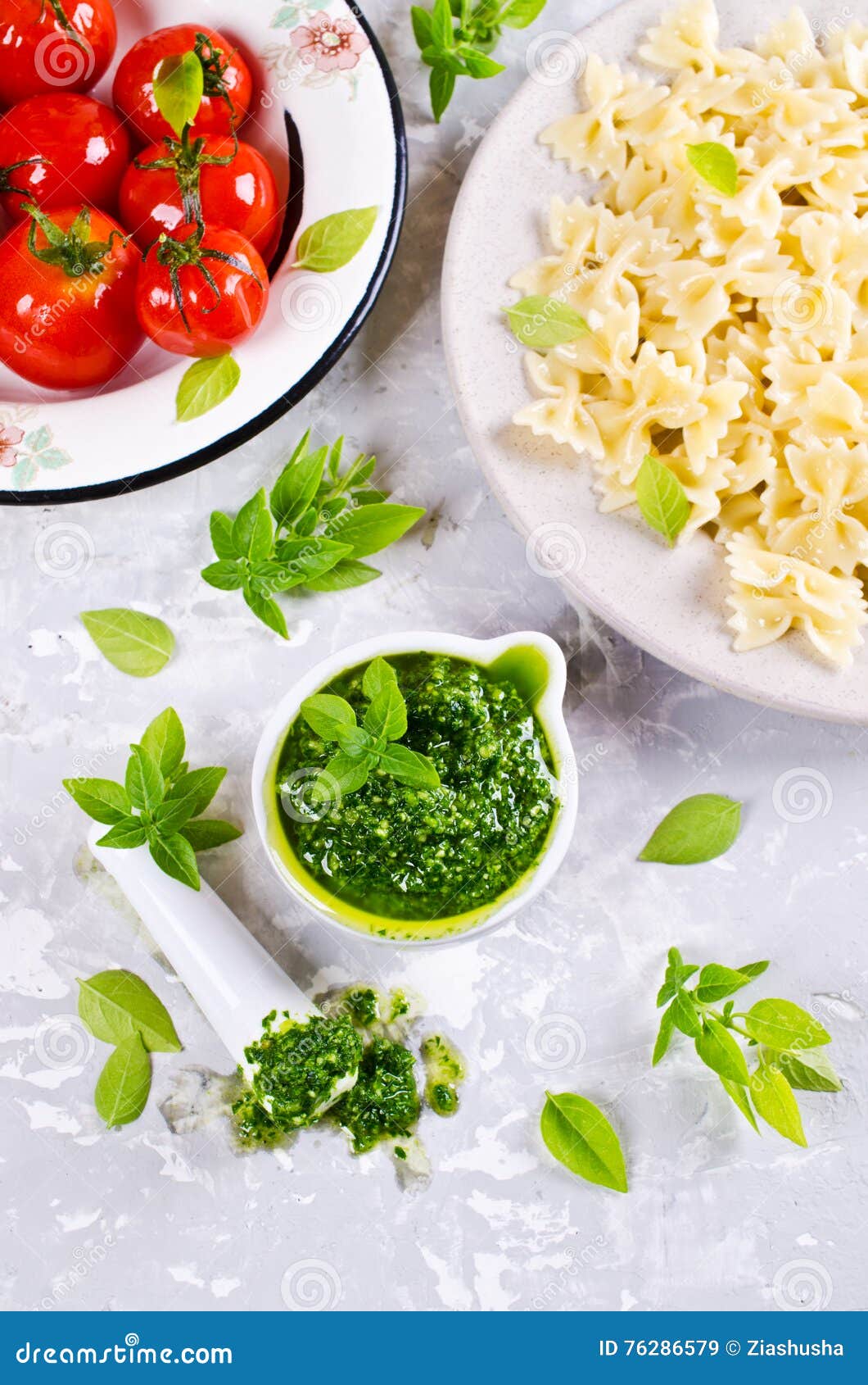 Salsa italiana tradicional imagen de archivo. Imagen de frescura - 76286579