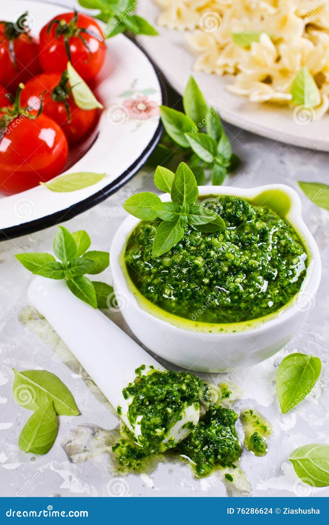 Salsa italiana tradicional foto de archivo. Imagen de condimento - 76286624