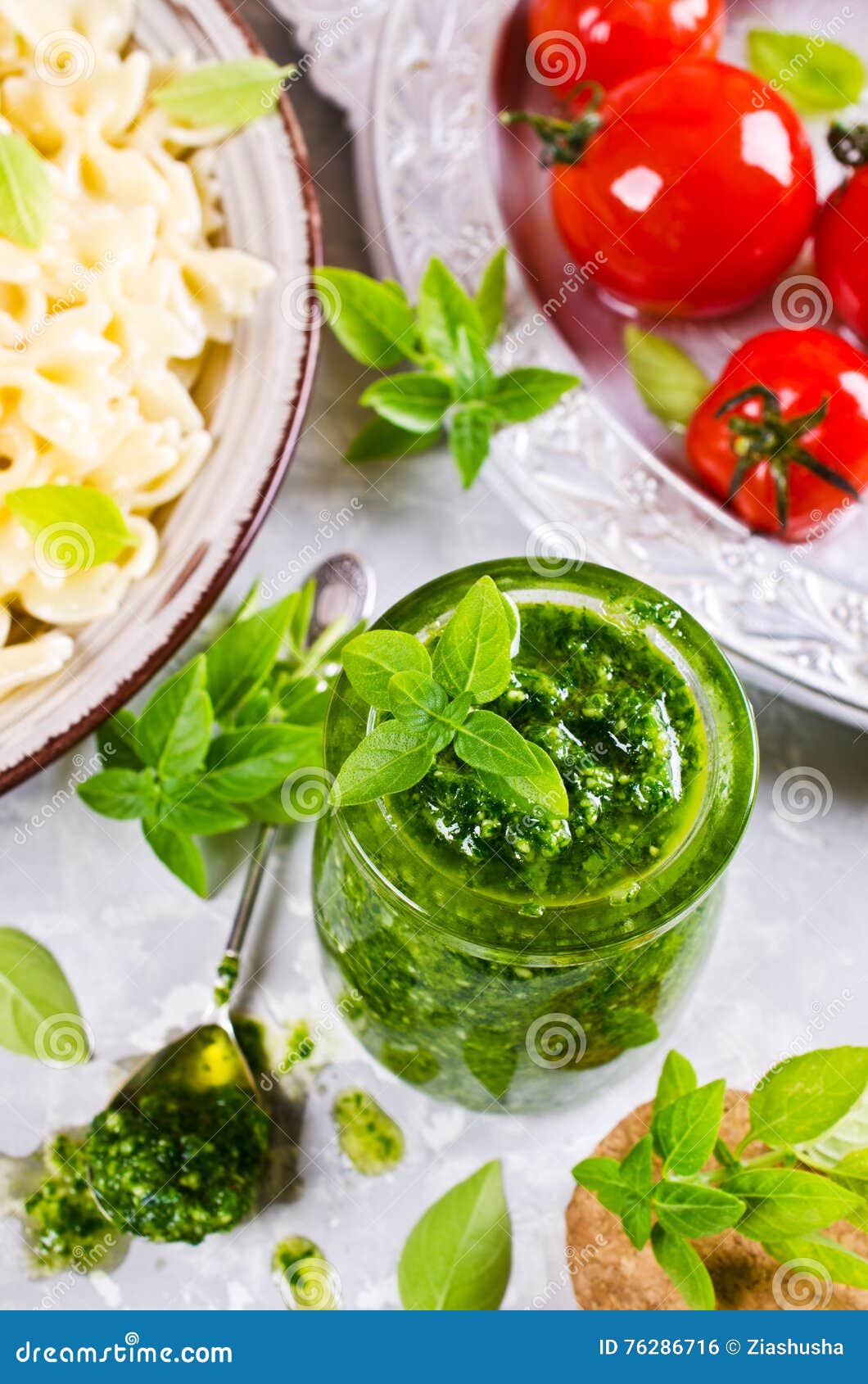 Salsa italiana tradicional foto de archivo. Imagen de alimento - 76286716