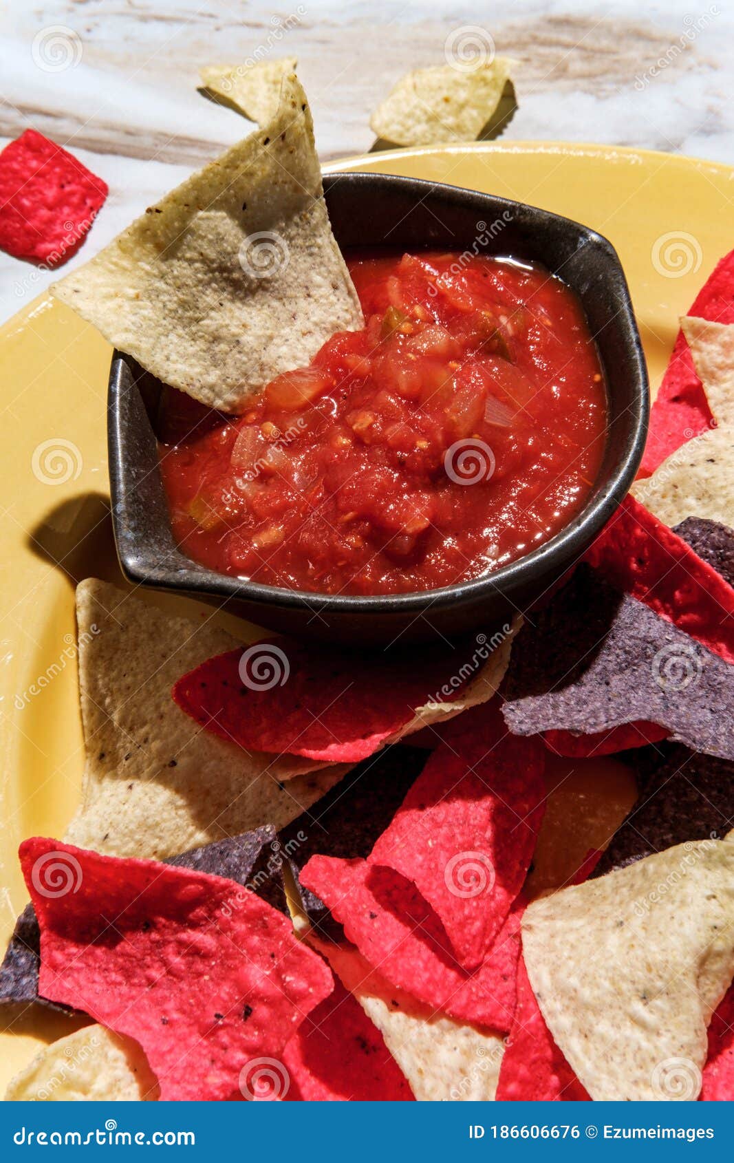 Salsa Multicolore De Chips De Tortilla Photo stock - Image du ...