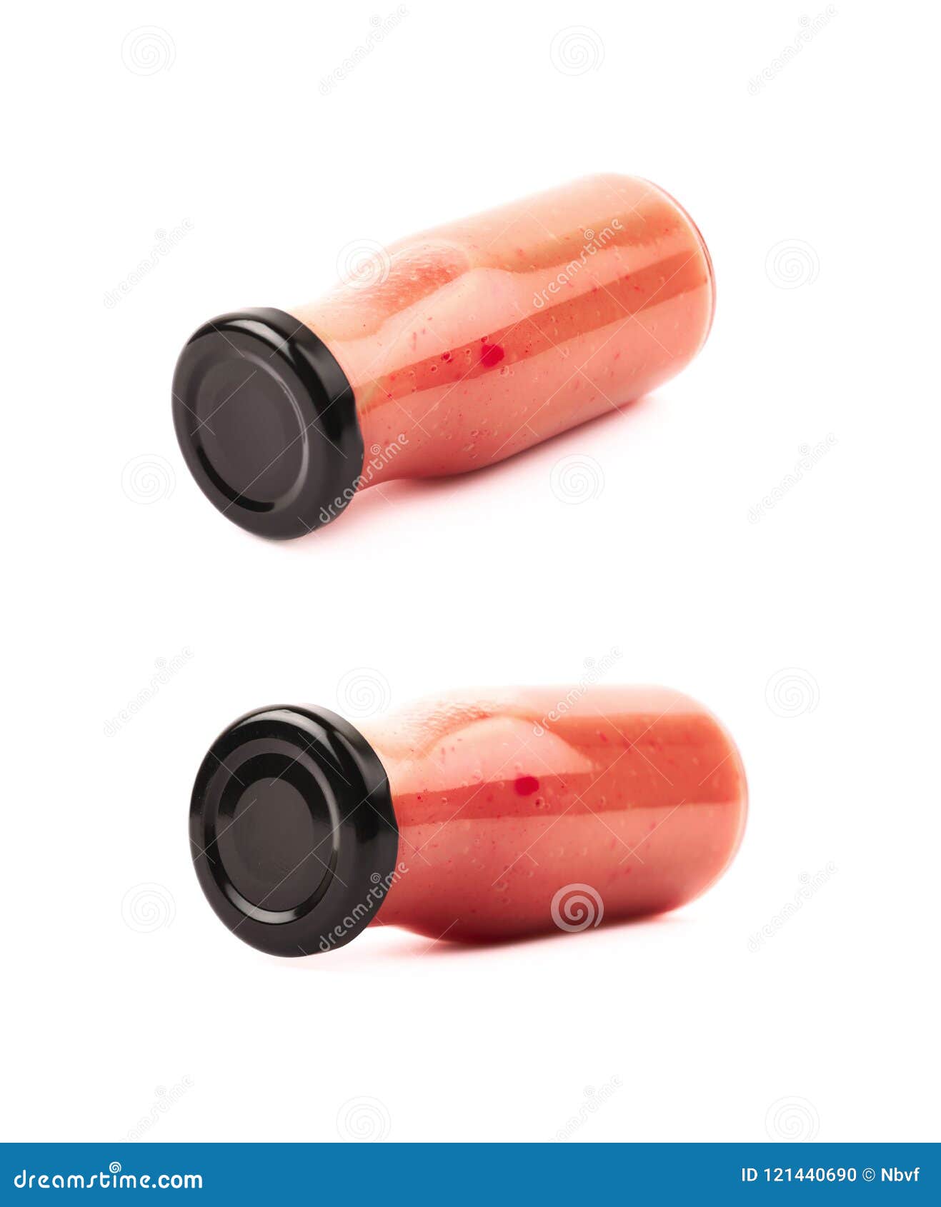 Salsa Roja En Una Botella De Cristal Aislada Foto de archivo - Imagen ...