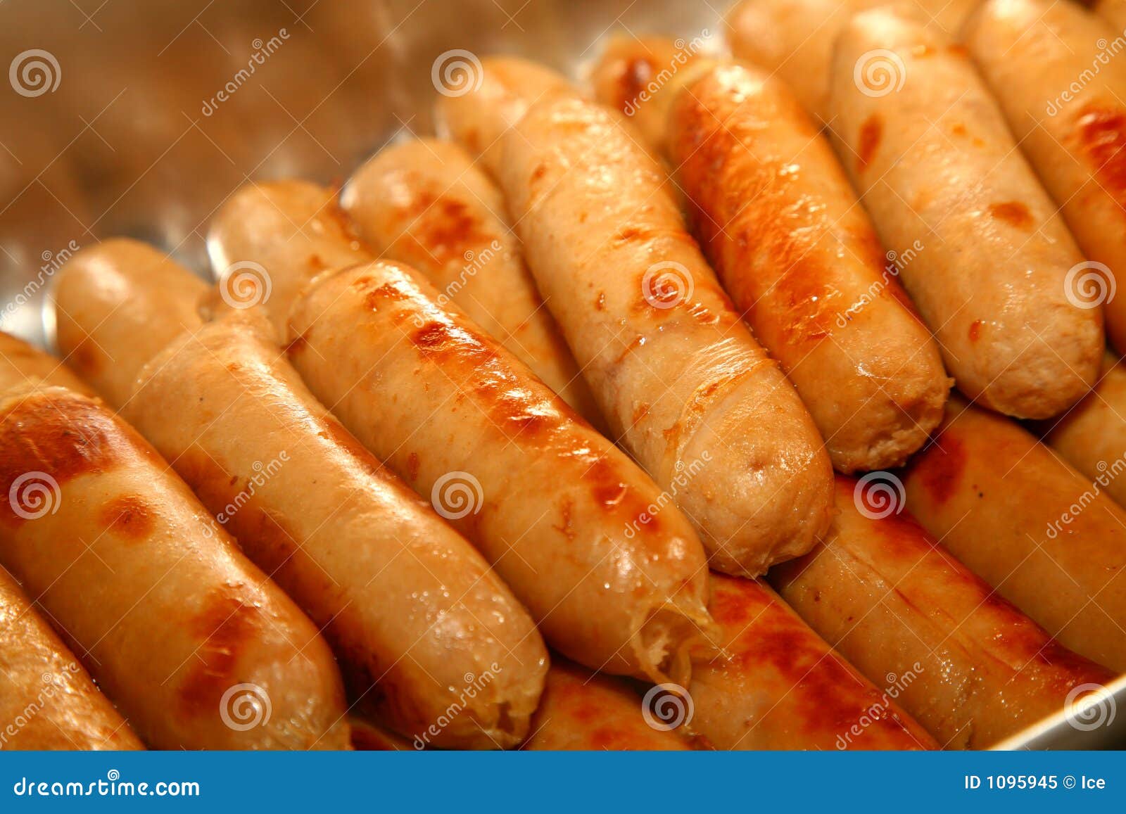 Salsiccia immagine stock. Immagine di appetitoso, fritto - 1095945