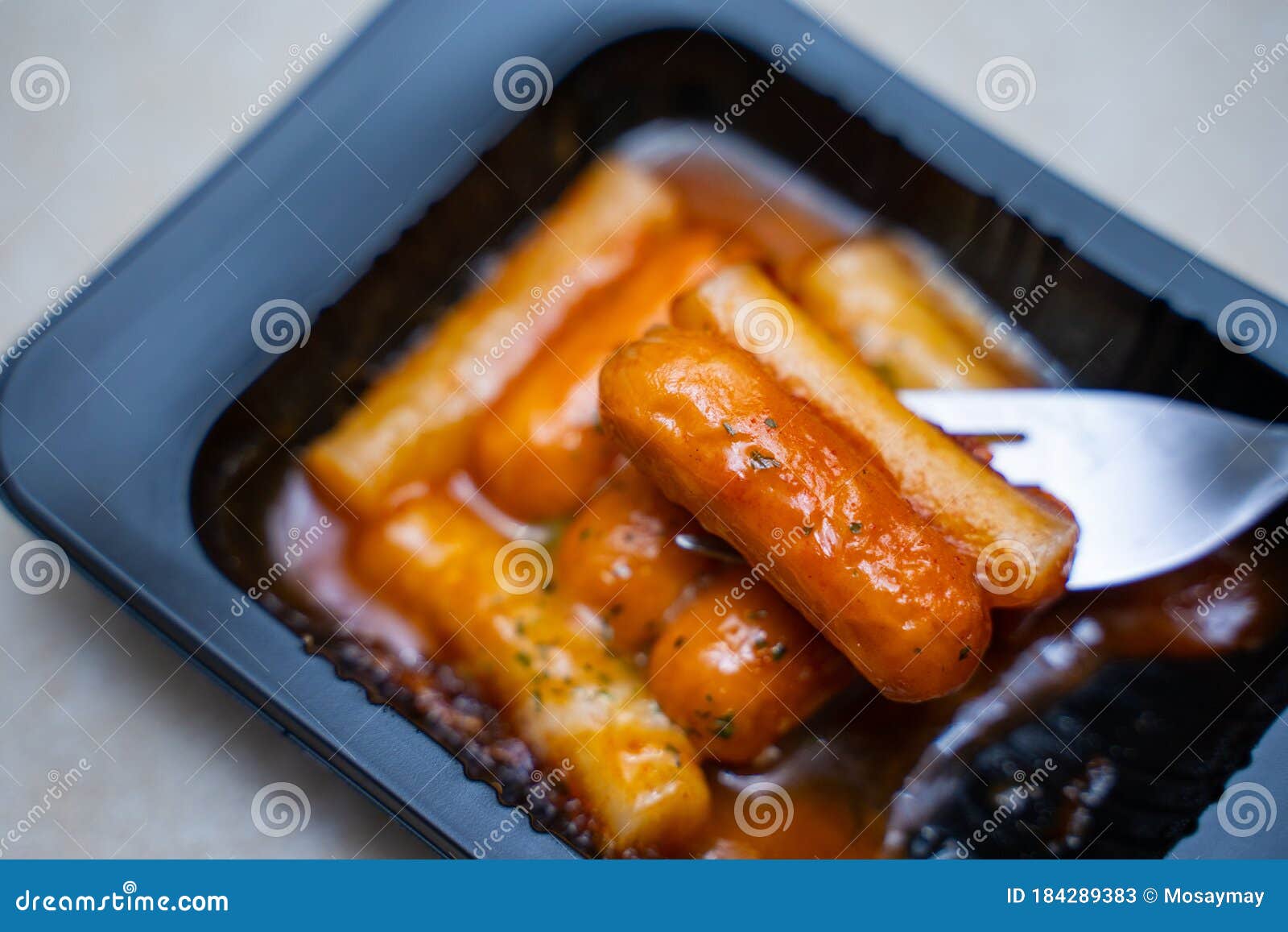 Salsicha E Tteokbokki Com Comida Coreana De Queijo Imagem de Stock ...