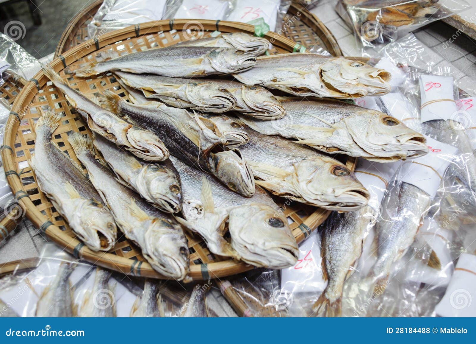 Salt fisk arkivfoto. Bild av kokkonst, fisk, rimmat, frigörande - 28184488