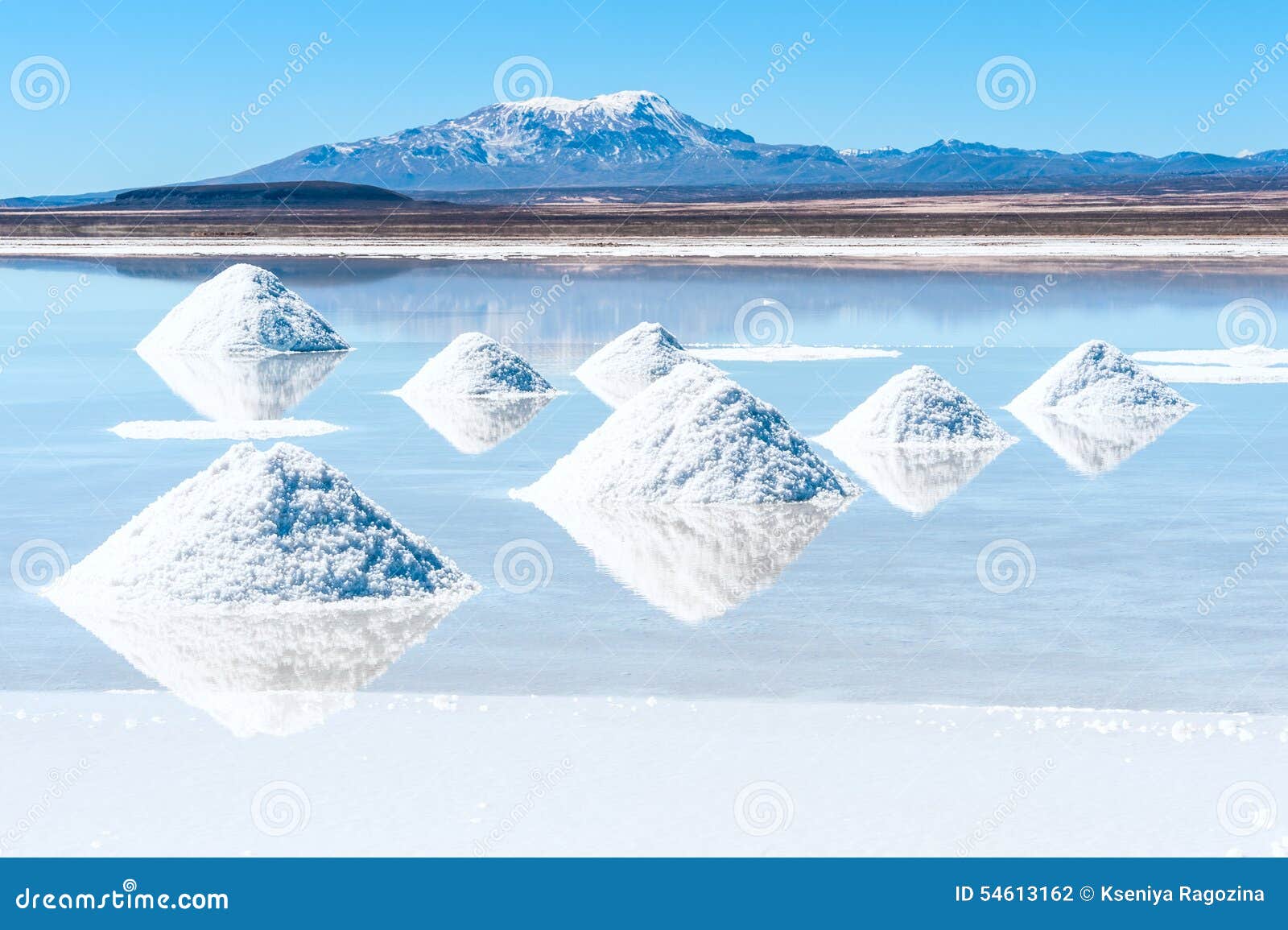 Salt lake Uyuni in Bolivia stock photo. Image of beauty - 54613162