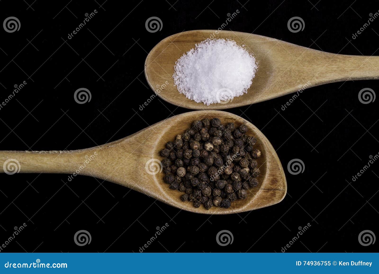 Salt peppar fotografering för bildbyråer. Bild av smaktillsats - 74936755