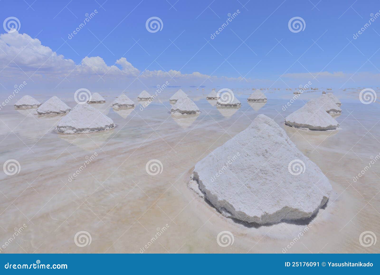 Salt Pyramids at Uyuni Bolivia Stock Image - Image of pyramid, popular ...