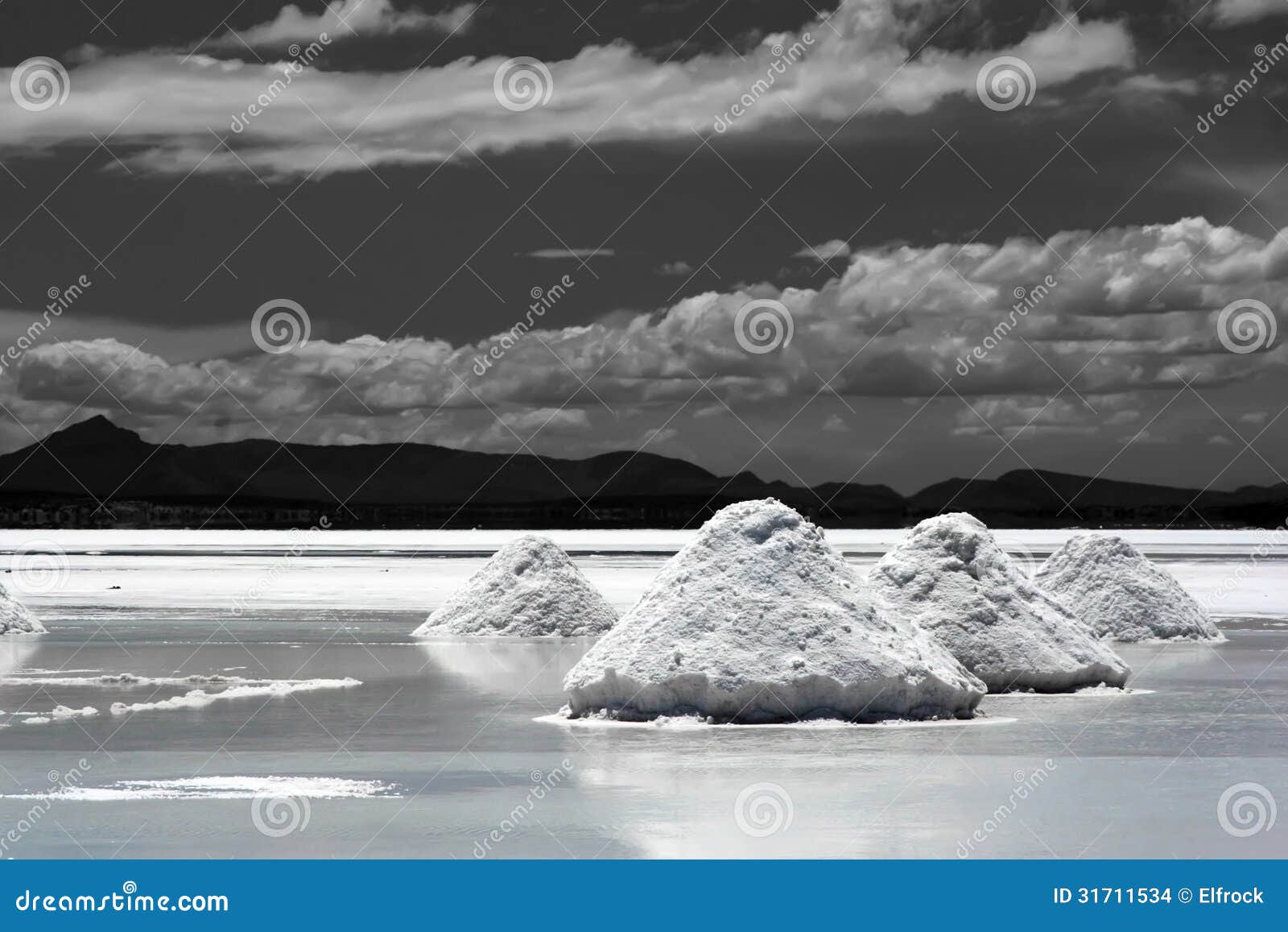 Salt Pyramids on Salar De Uyuni Stock Photo - Image of crystal, desert ...