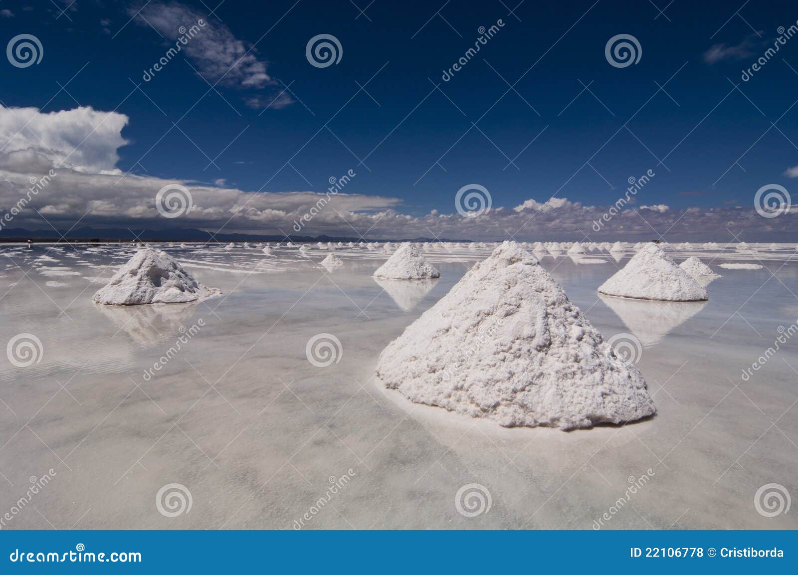 Salt Pyramids In Salar De Uyuni Salt Desert Stock Photo | CartoonDealer ...