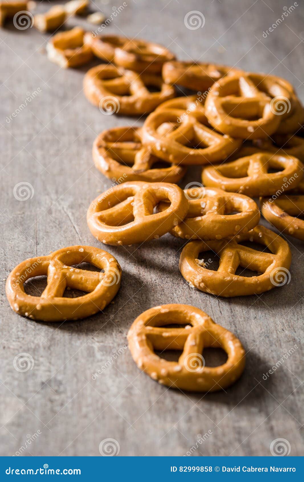 Saltade kringlor arkivfoto. Bild av bagerit, traditionellt - 82999858