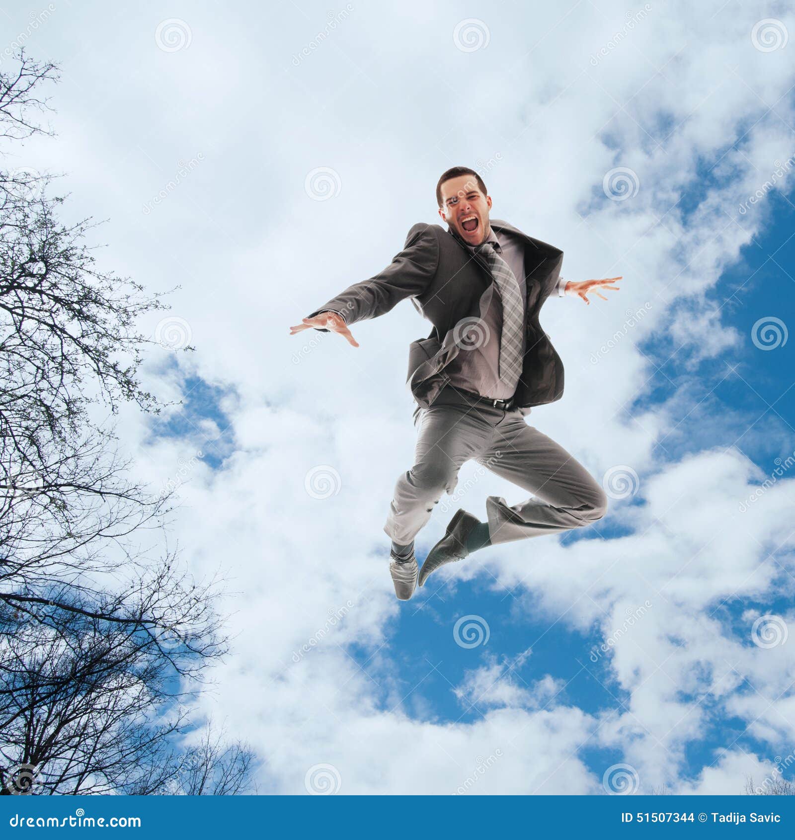 Saltar foto de stock. Imagem de afastado, alegria, sorrir - 51507344