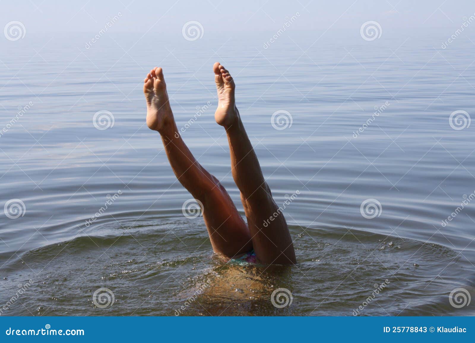 Salte al lago imagen de archivo. Imagen de agua, puntas - 25778843