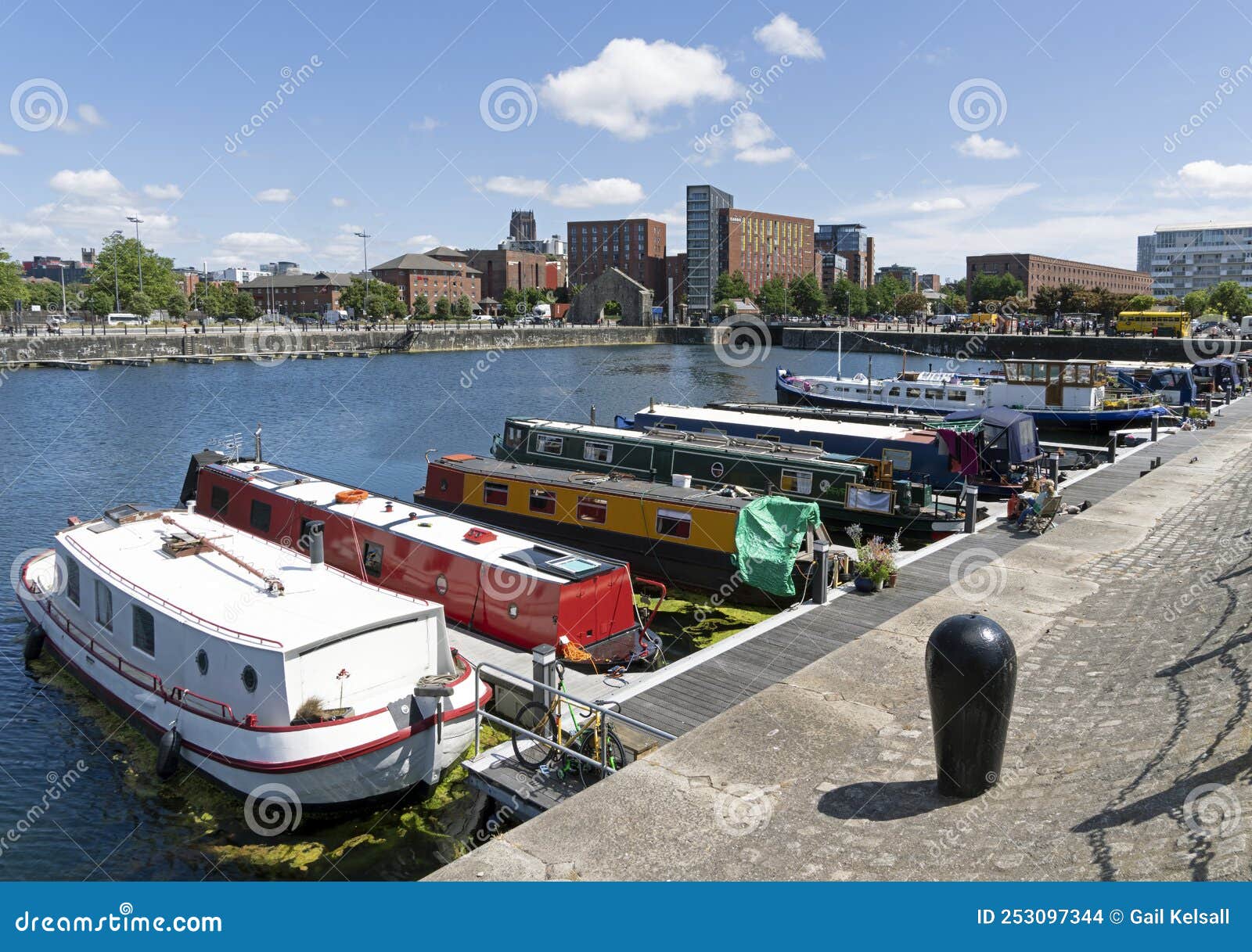 Salthouse Dock Liverpool Near Albert Dock Editorial Stock Image - Image ...