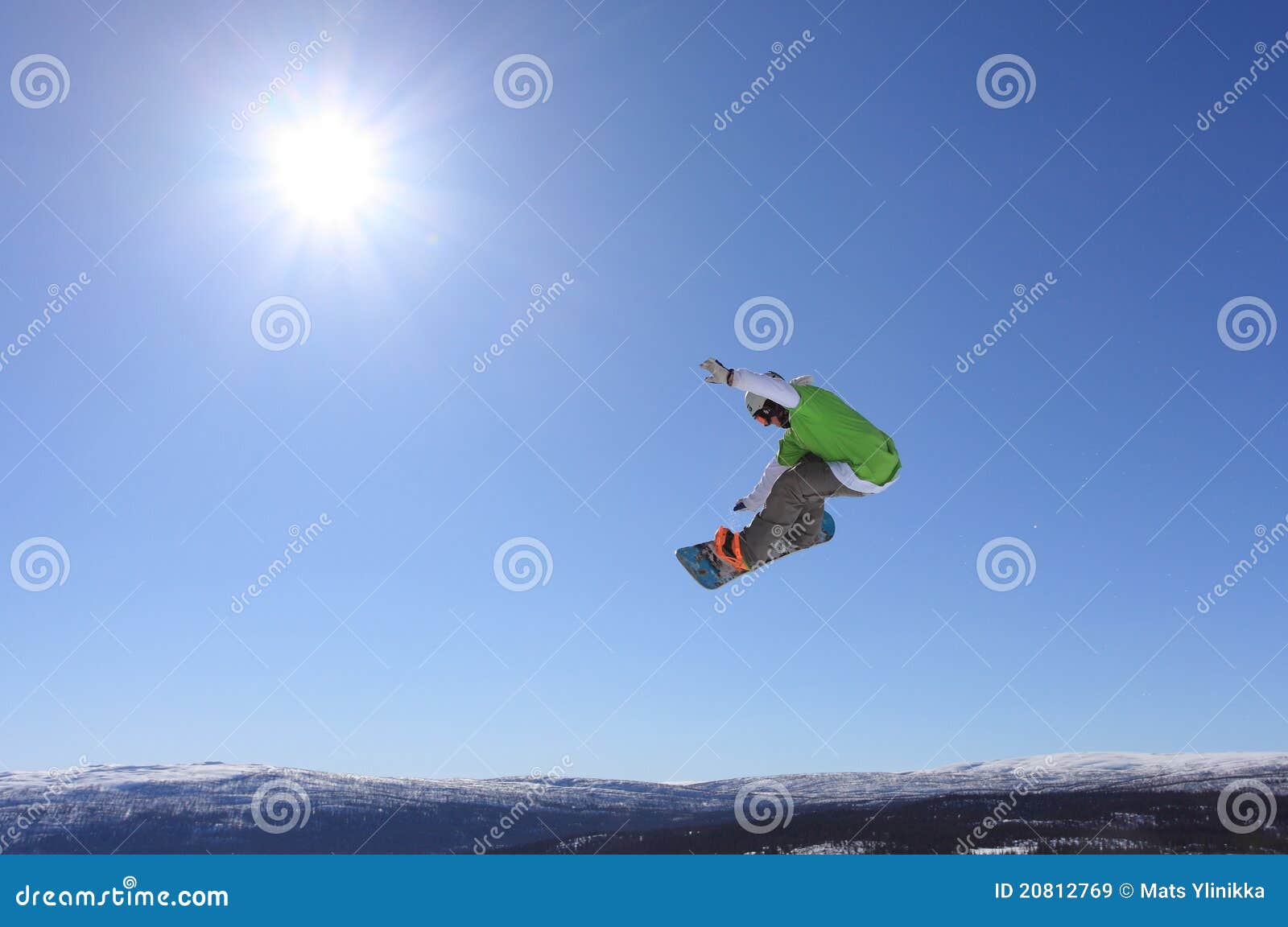 Salto di pattino immagine stock. Immagine di bordo, felice - 20812769