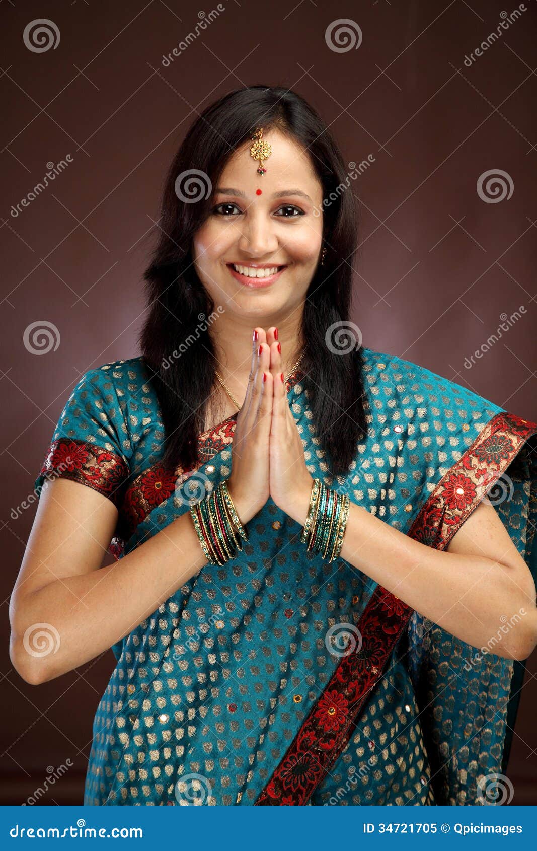 Saludo Indio Joven De La Mujer Imagen de archivo - Imagen de persona ...