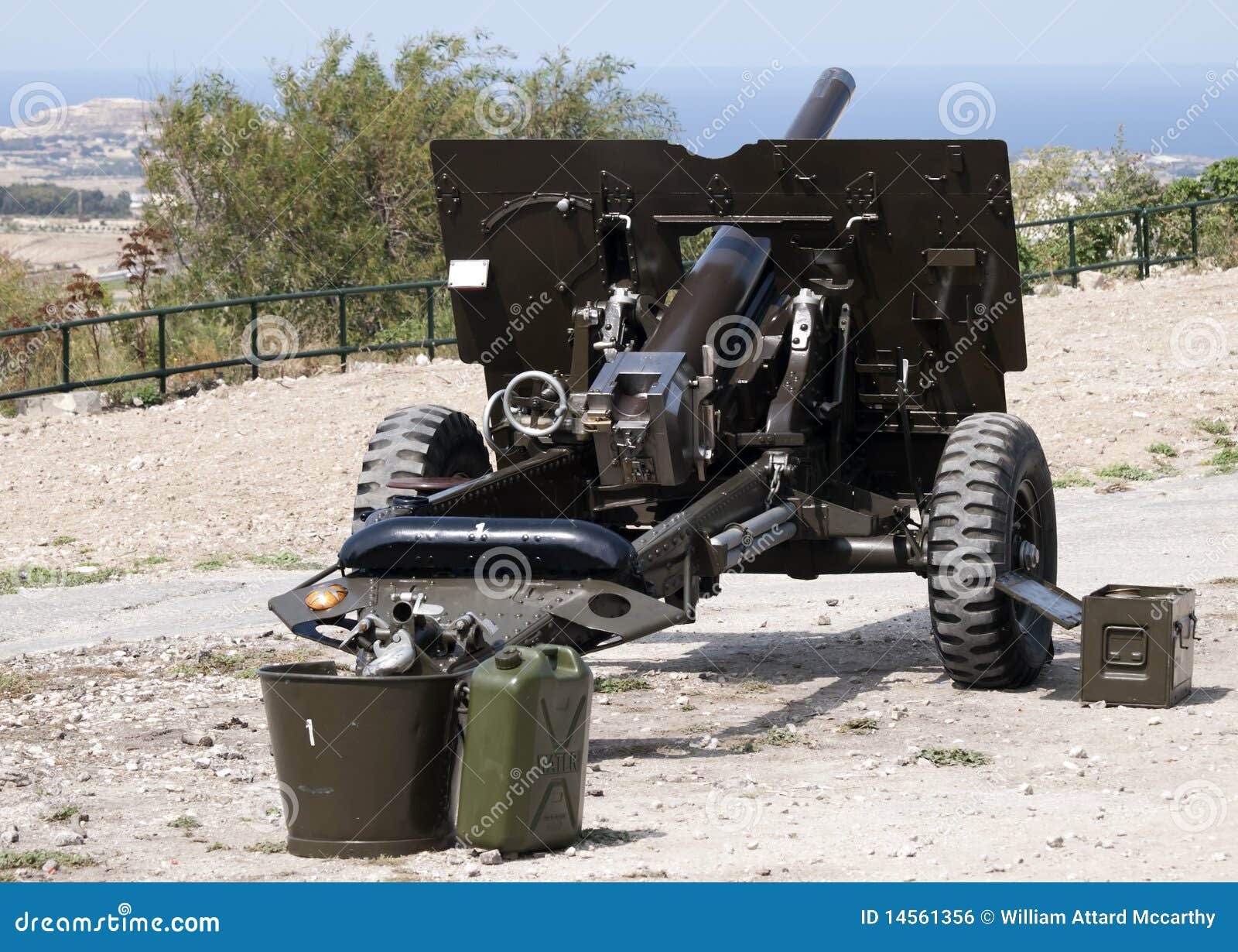 Saluting 25pdr stock photo. Image of salute, malta, saluting - 14561356