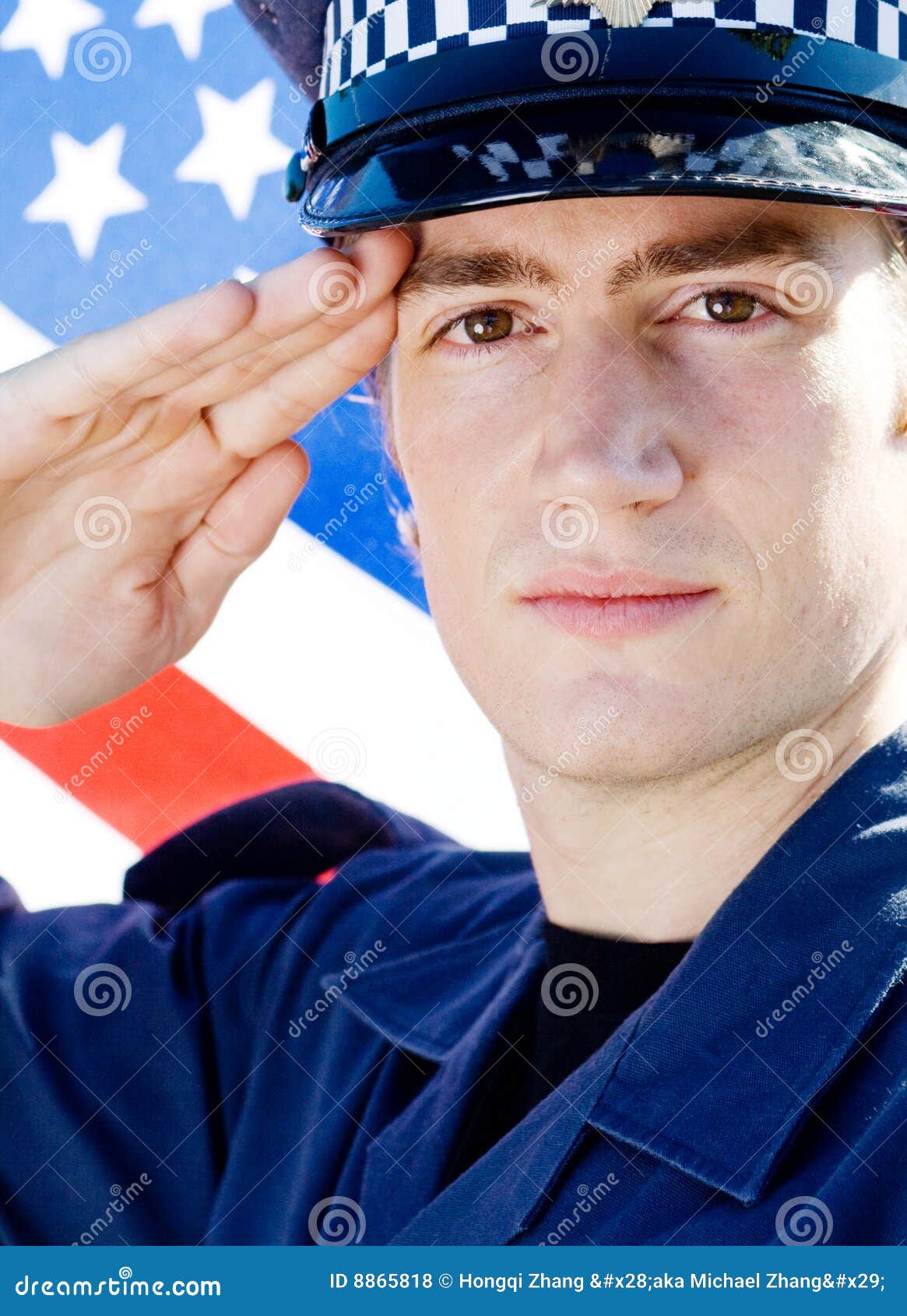 Saluto del poliziotto fotografia stock. Immagine di distintivo - 8865818