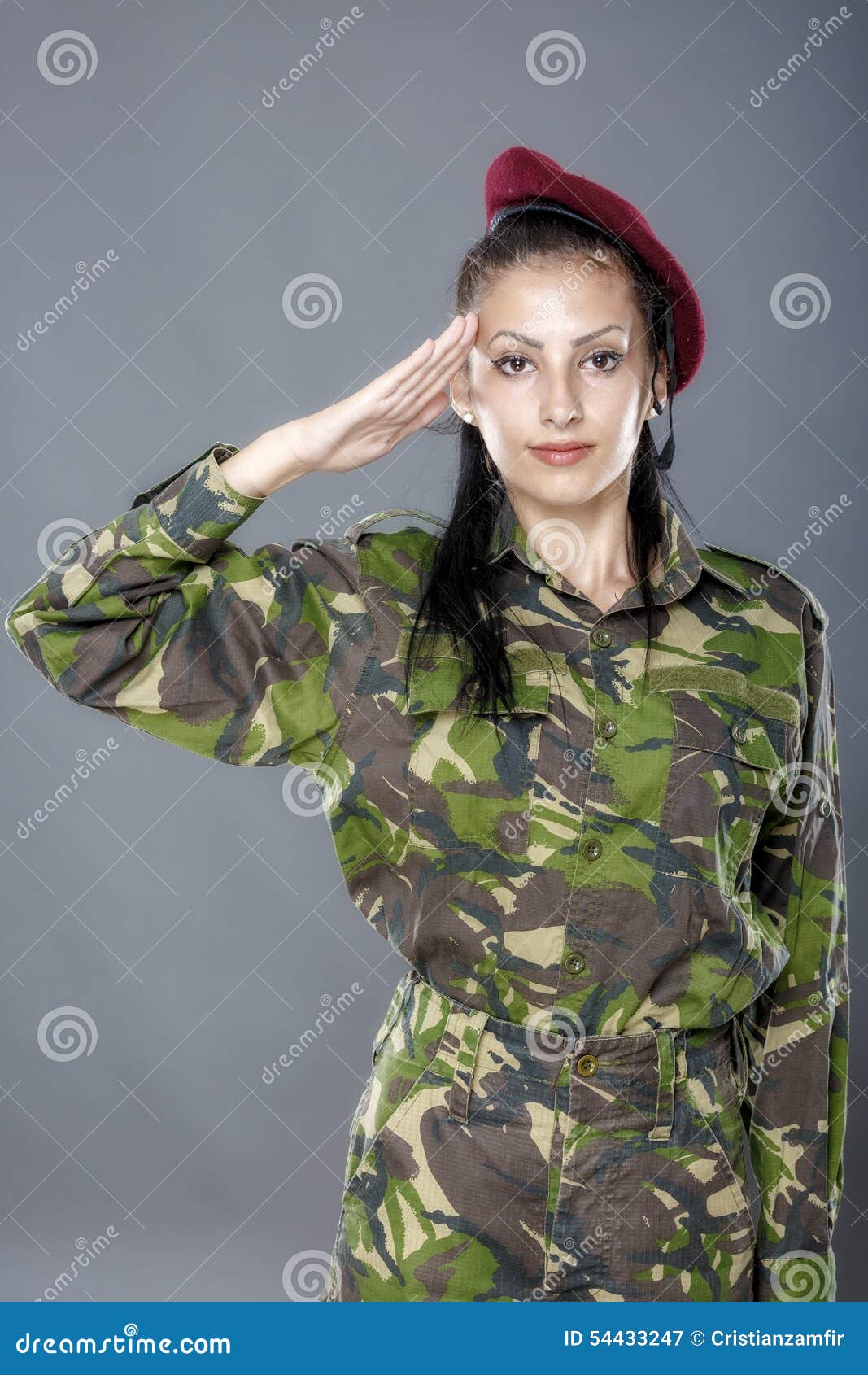 Saluto Del Soldato Dell'esercito Della Donna Immagine Stock - Immagine ...