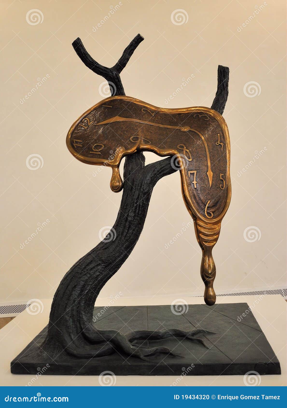 Salvador Dali Sculpture editorial image. Image of icon - 19434320