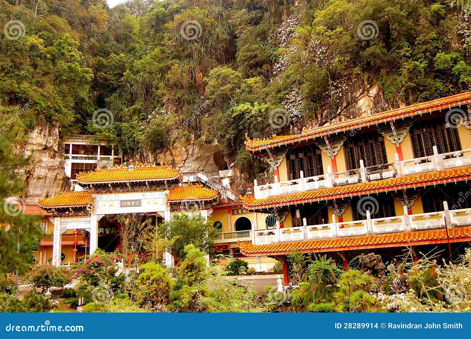 Sam Poh Tong Chinese Buddhist Temple Editorial Stock Image - Image of ...