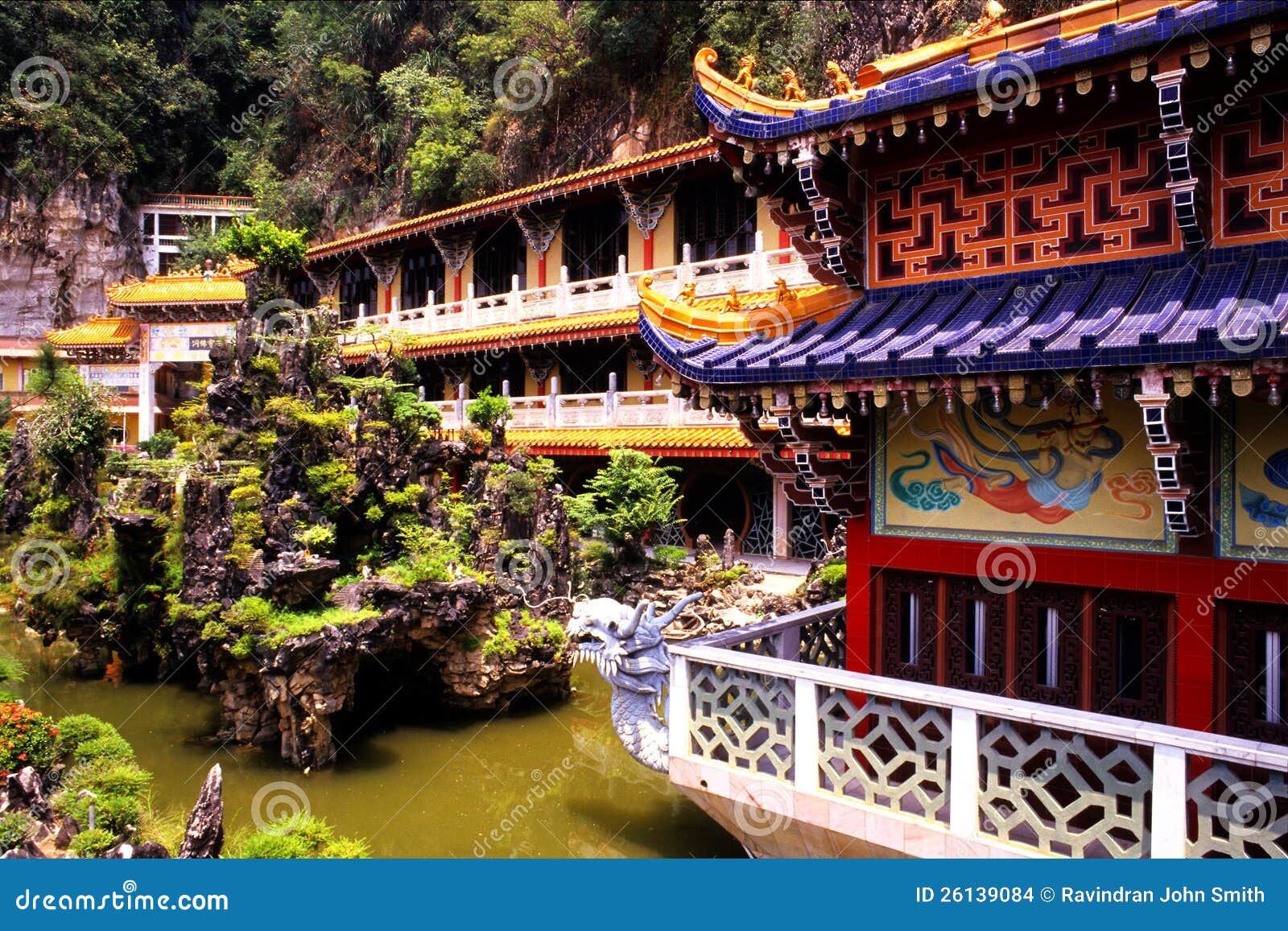 Sam Poh Tong Temple editorial stock image. Image of city - 26139084
