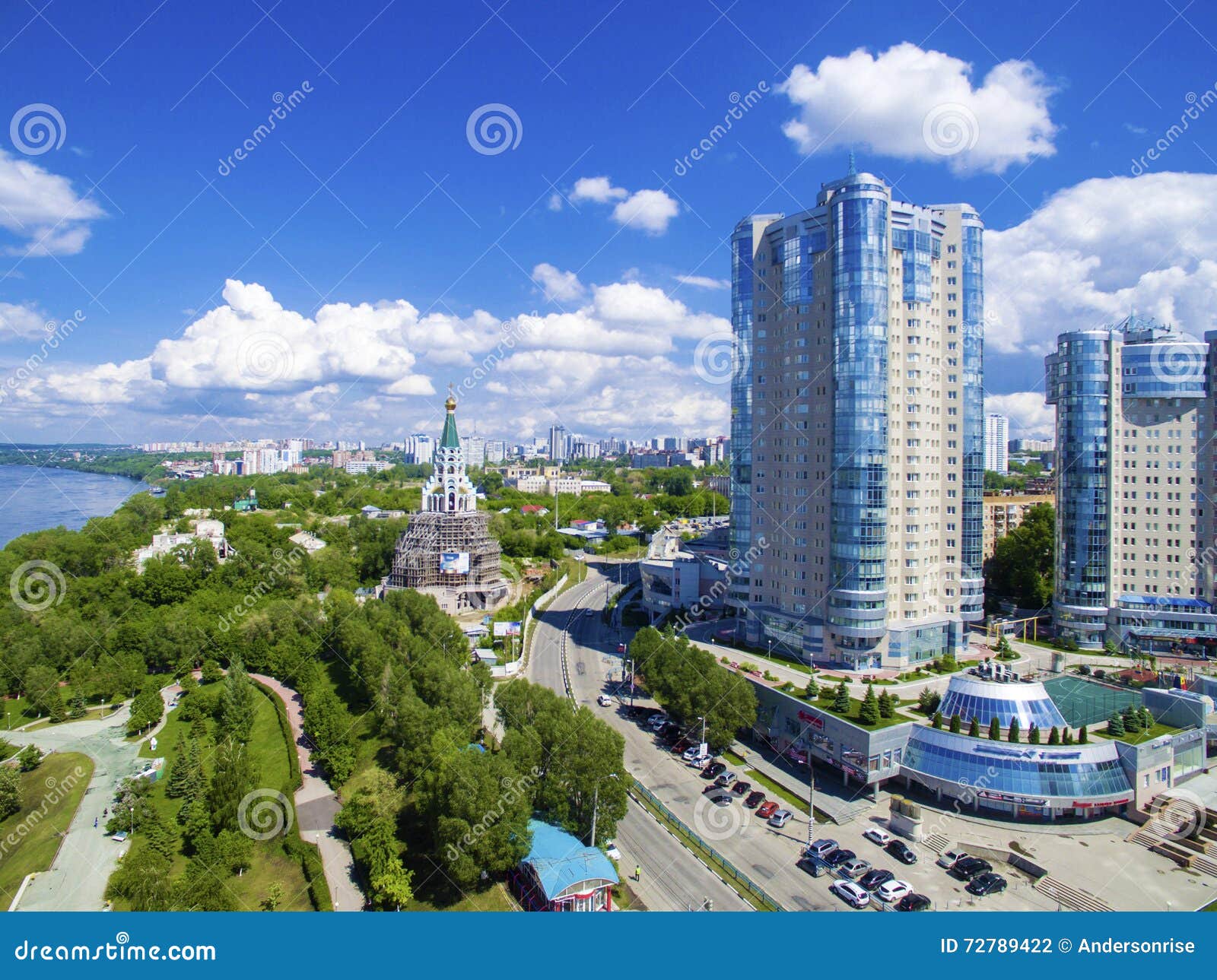 SAMARA, RUSSIE - 21 MAI : Vue De Jour Du Complexe D'appartements Ladya ...