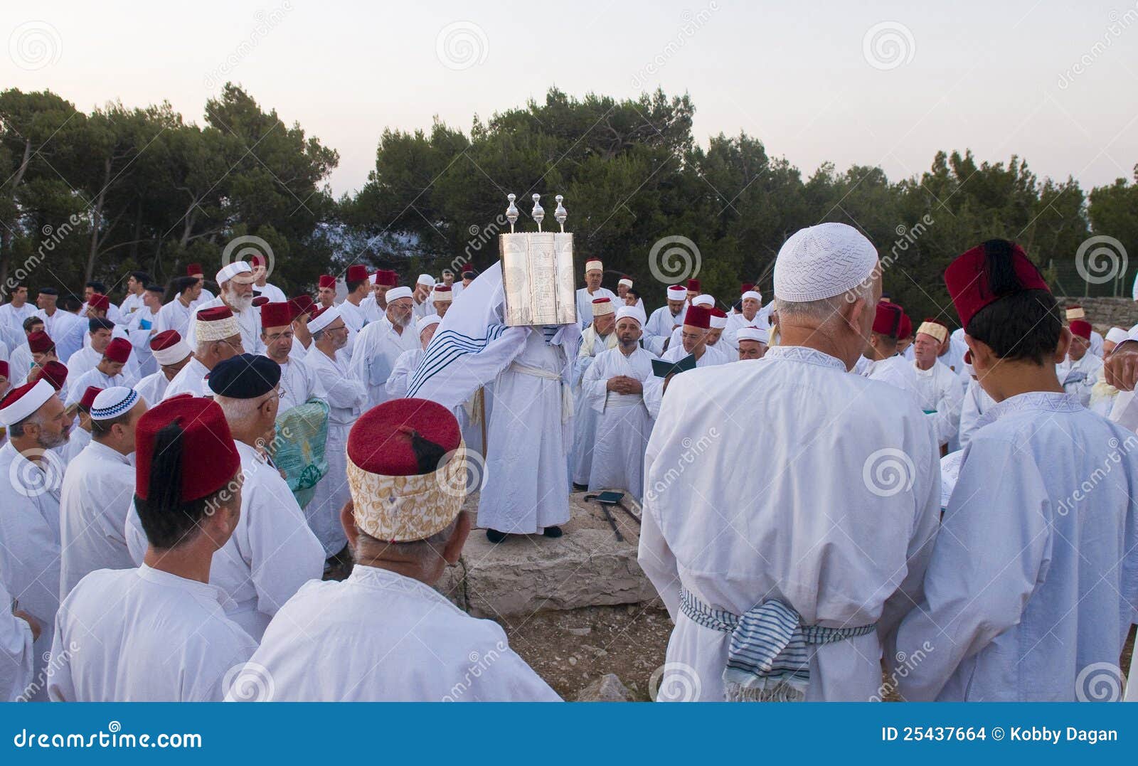 Samaritan Shavuot pray editorial stock image. Image of ritual - 25437664