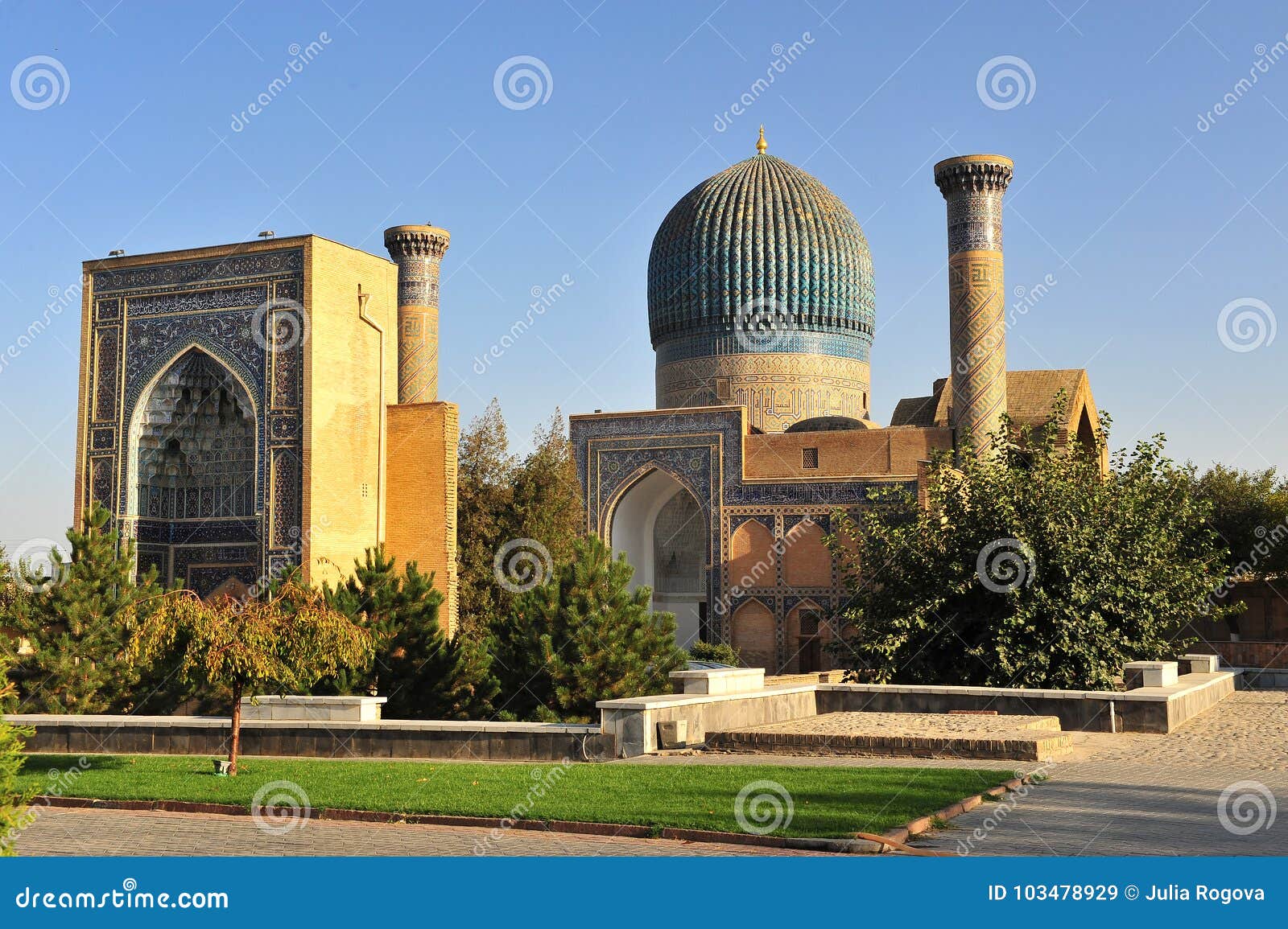Samarkand: Beautiful Mosque and Minaret Stock Image - Image of arch ...