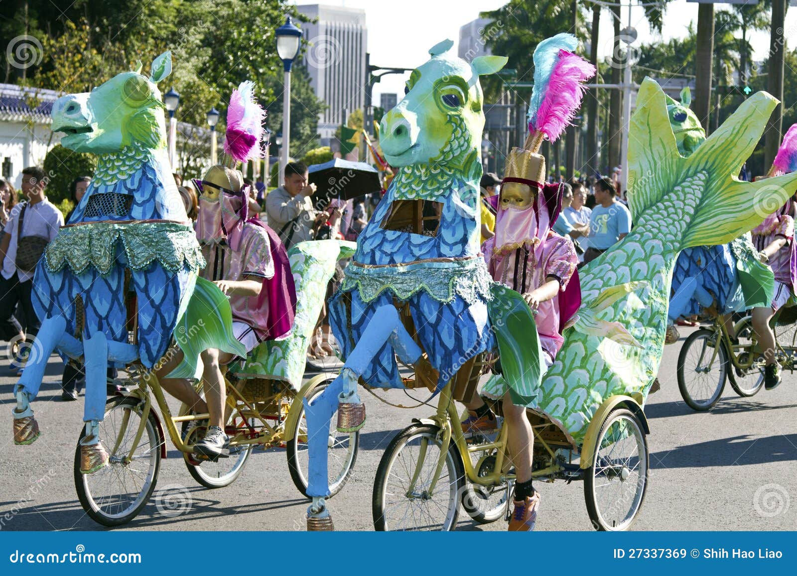 Samba carnival dancer editorial stock image. Image of body - 27337369