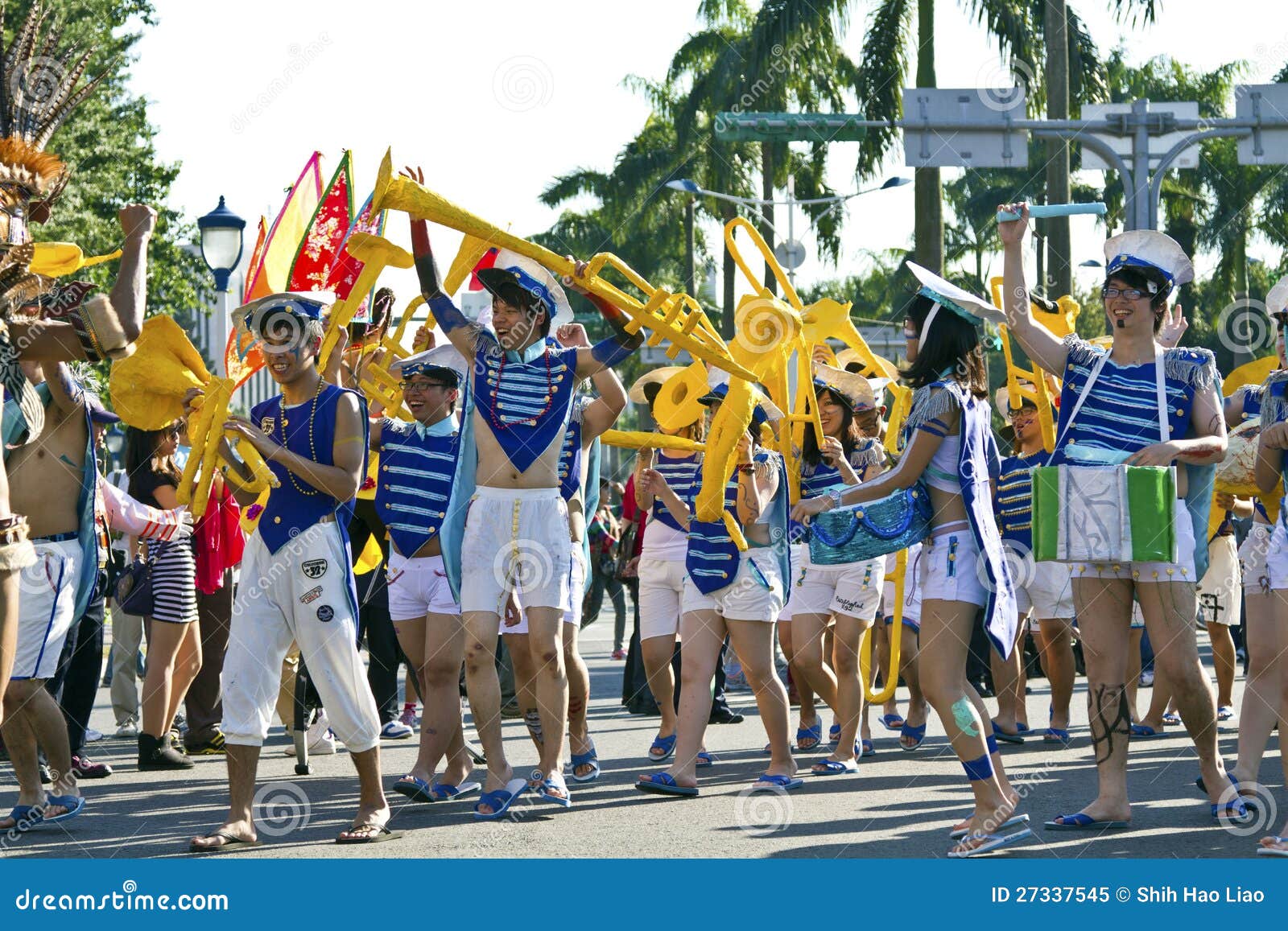 Samba carnival dancer editorial image. Image of dancers - 27337545