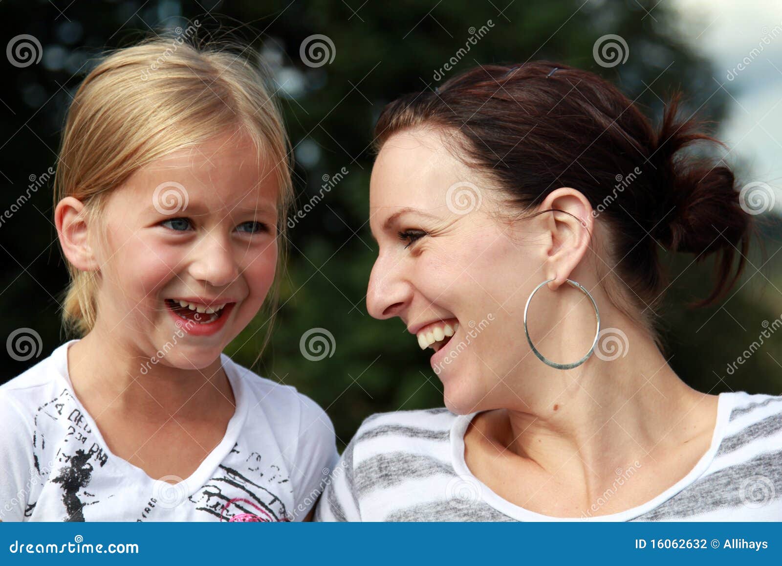 Samen het lachen stock foto. Image of moeder, mamma, vreugde - 16062632