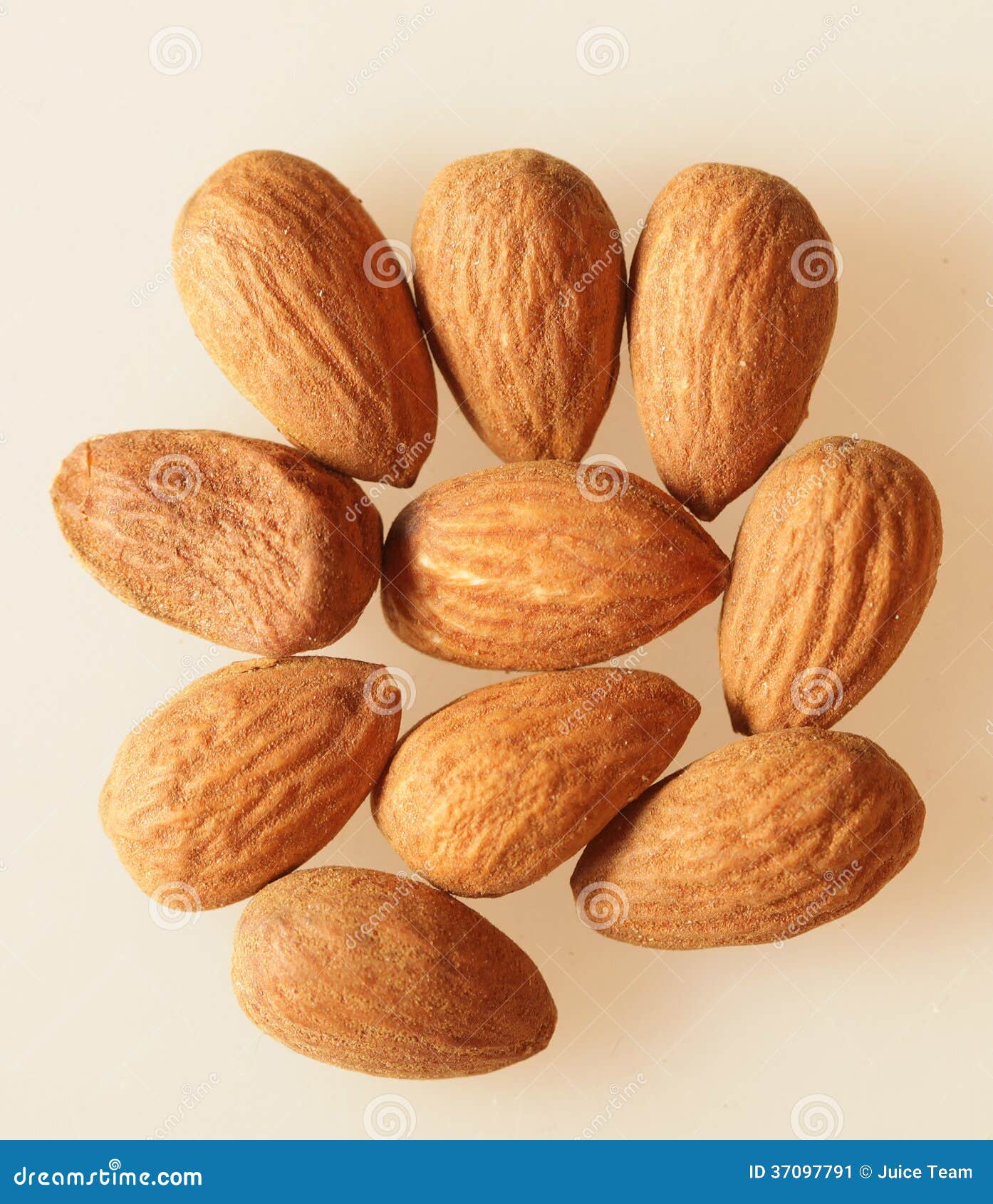 Samenstelling Van Amandelnoten Stock Afbeelding - Image of specerij ...