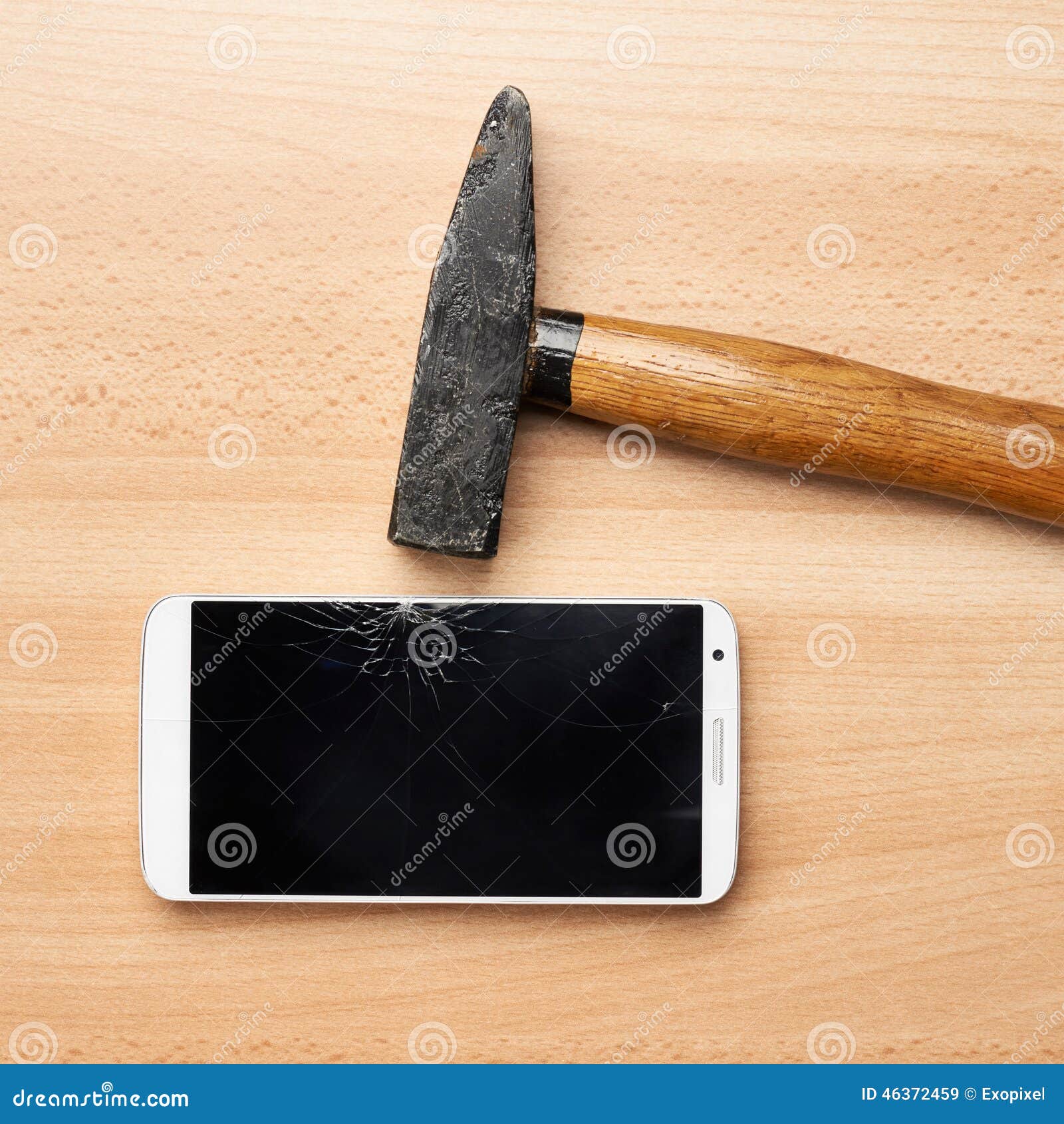 Samenstelling Van Hamer En Een Gebroken Telefoon Stock Afbeelding ...