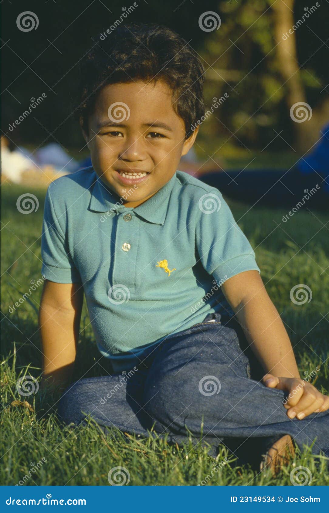 A Young Samoan Man Demonstrating The Art Of Weaving Editorial Photo ...