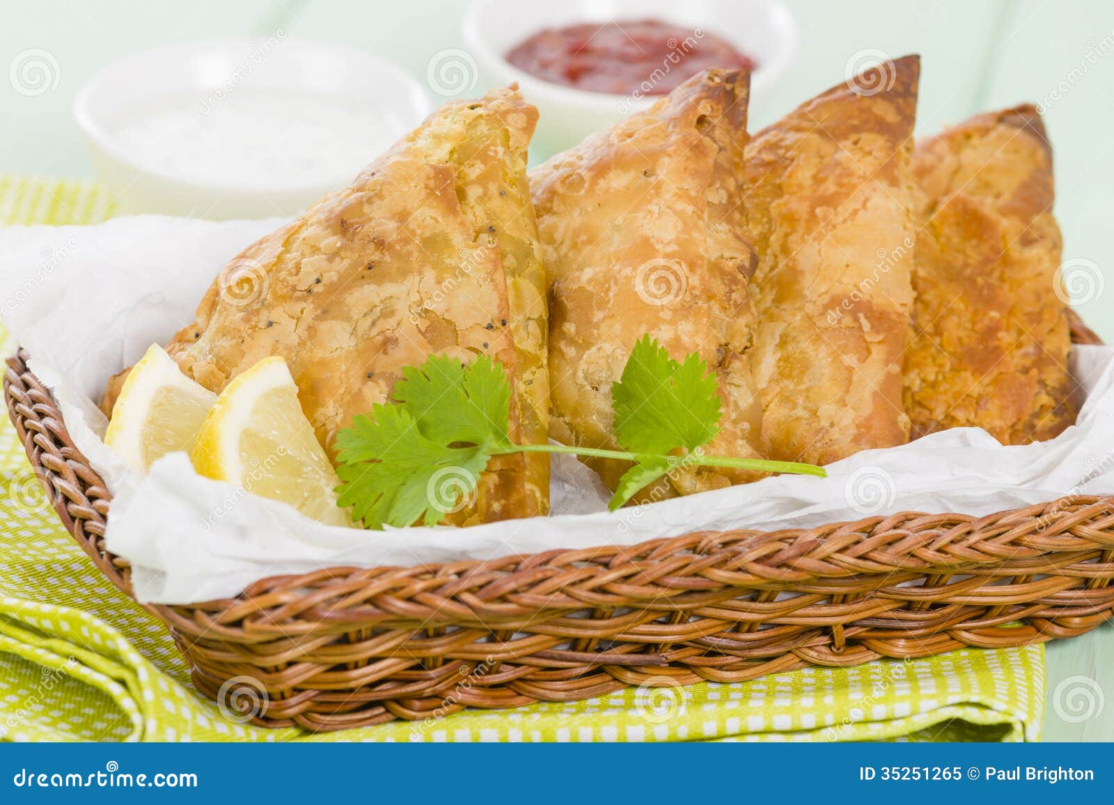 Samosas imagen de archivo. Imagen de bocado, salsa, pollo - 35251265
