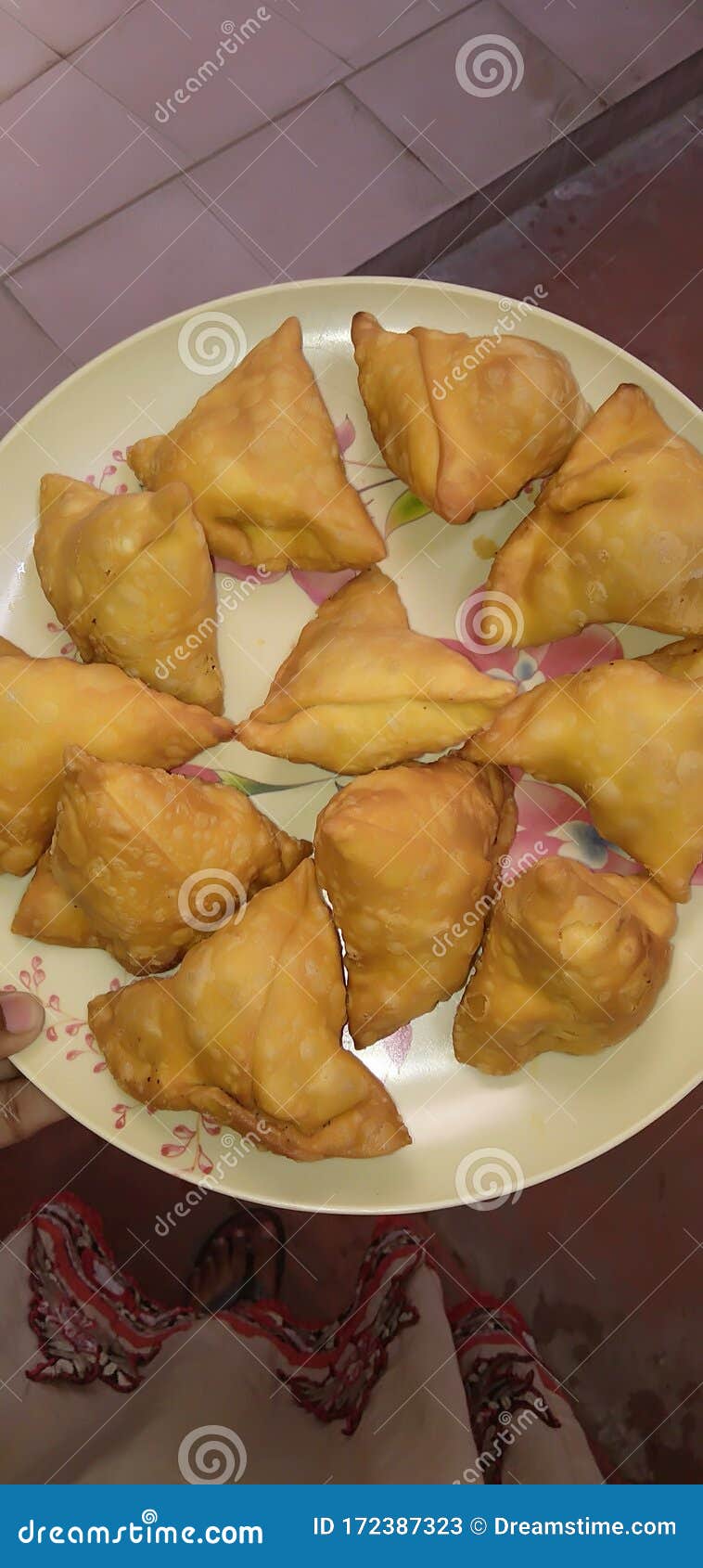 11 samosas in plate stock image. Image of looking, samosas - 172387323