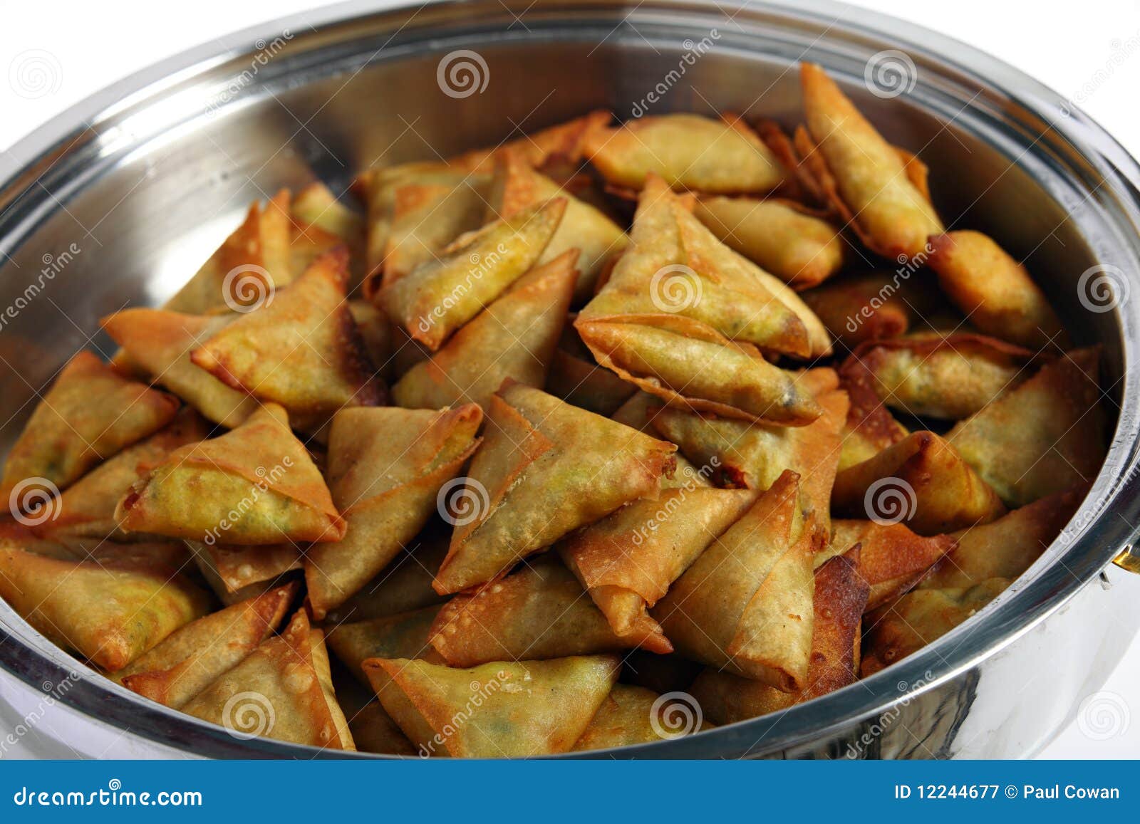 Samosas in a serving bowl stock image. Image of vegetarian - 12244677