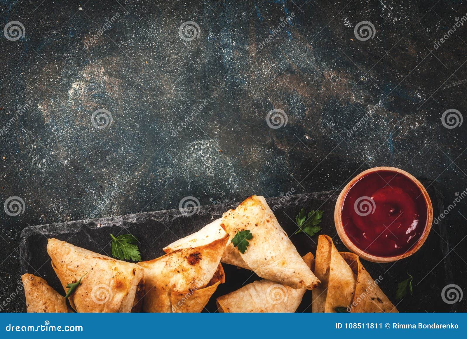 Samosas Vegetarianos Del Samsa Imagen de archivo - Imagen de frito ...