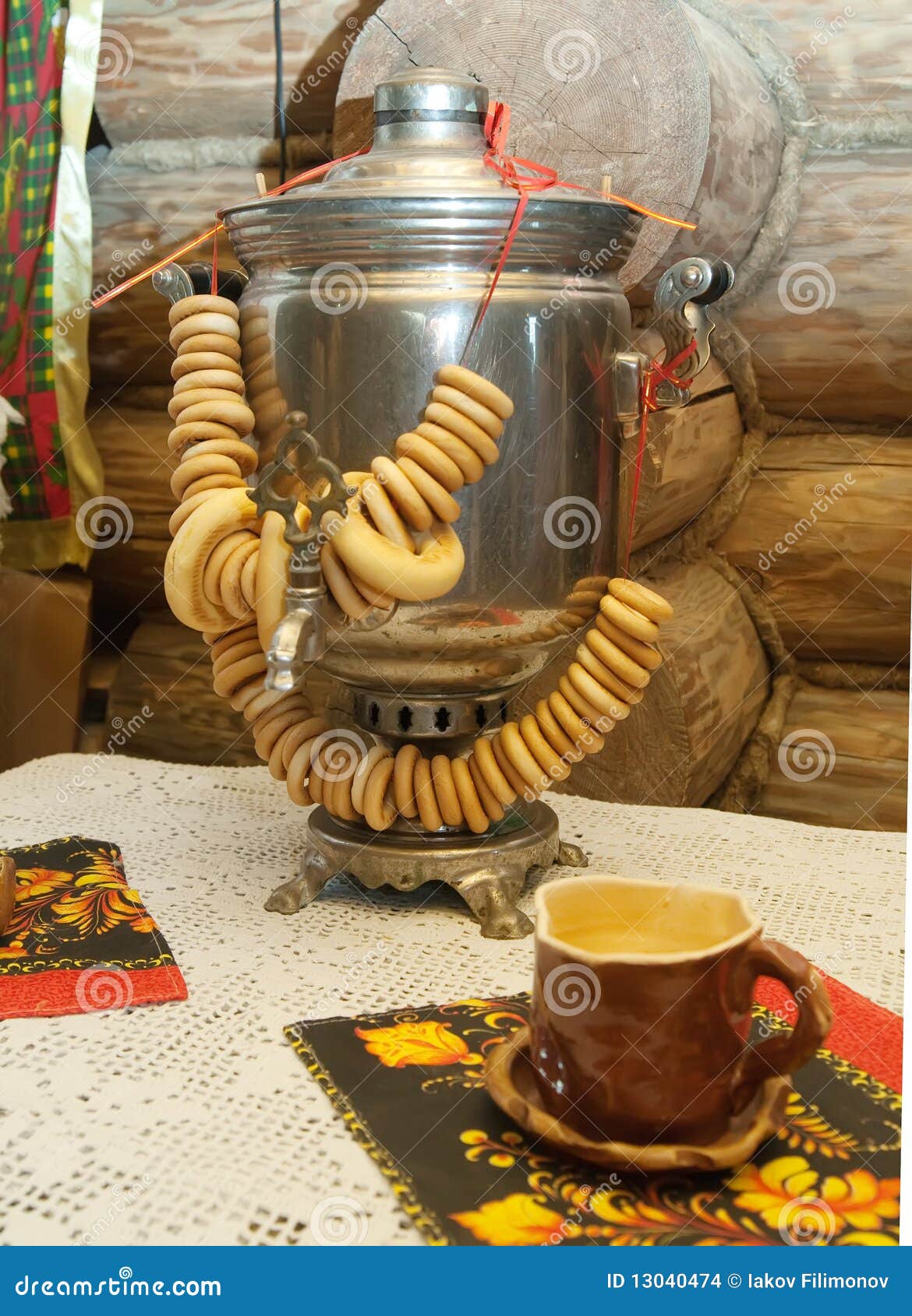 Samovar russe traditionnel photo stock. Image du bain - 13040474