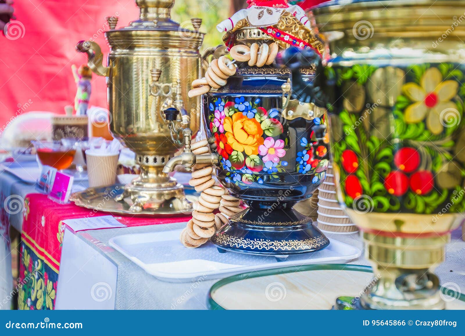 Samovar Traditionnel Russe Décoré Photo stock - Image du cérémonie ...
