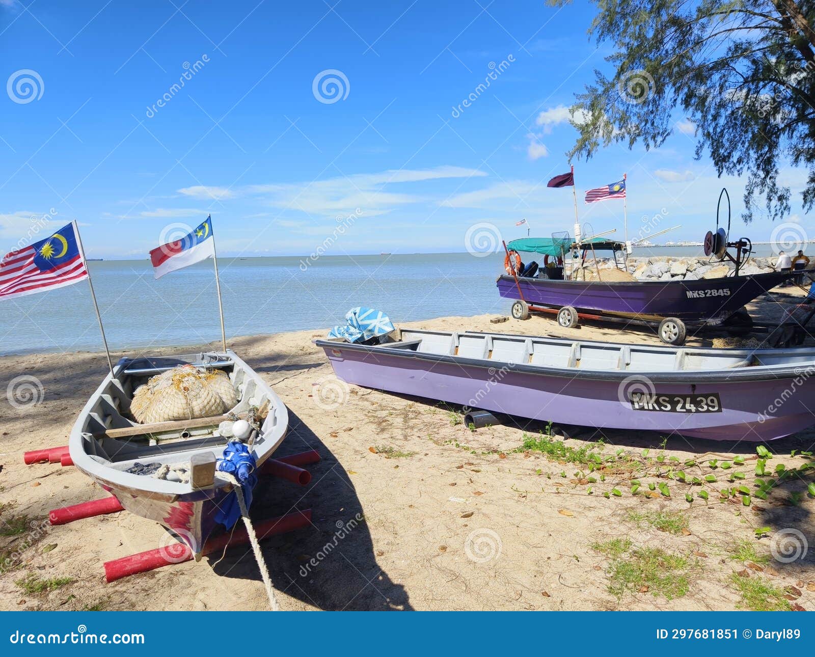 Sampan Boat at the Coastal beside the Sea Editorial Photo - Image of ...