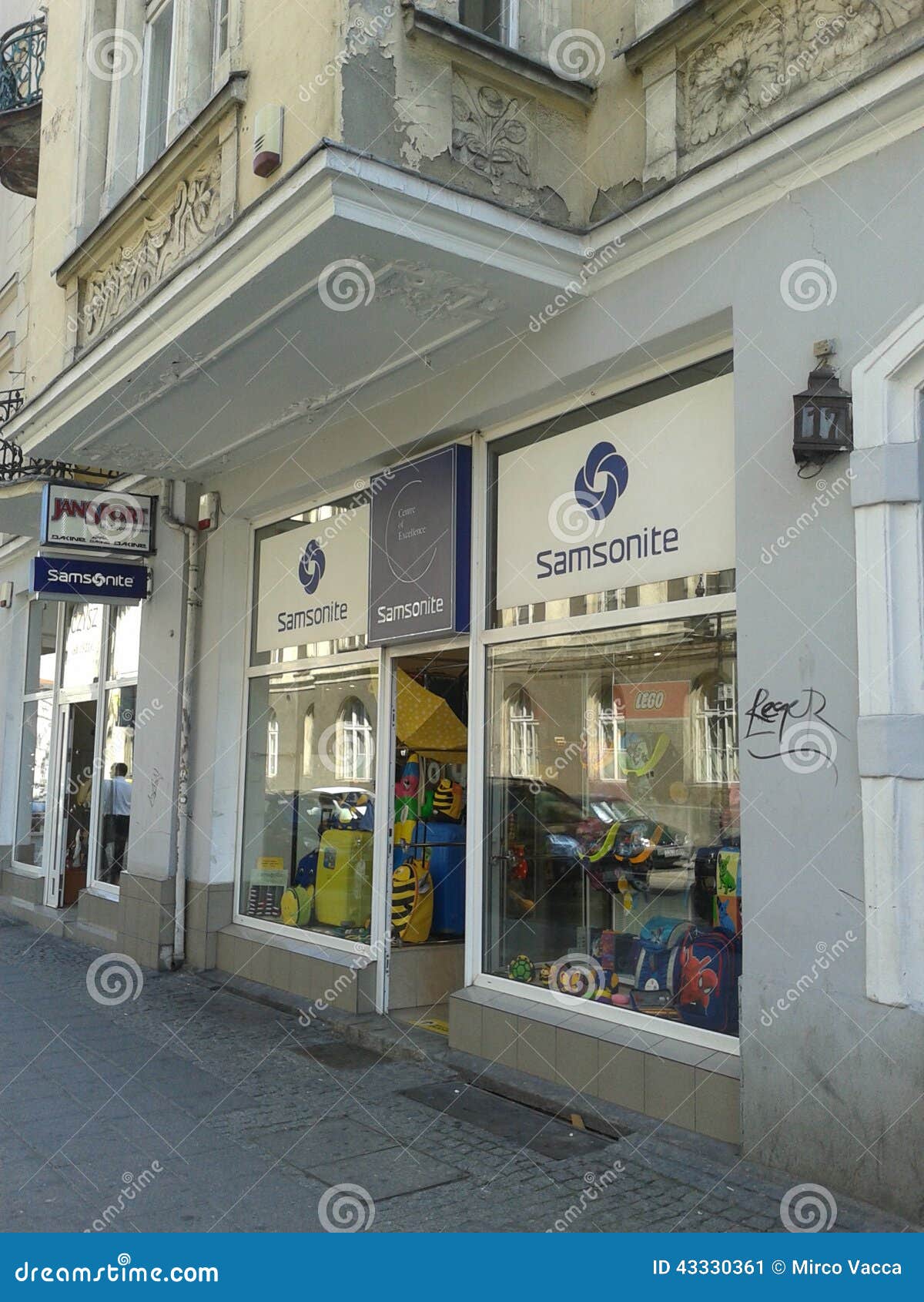 Samsonite store editorial photo. Image of entrance, poznan - 43330361