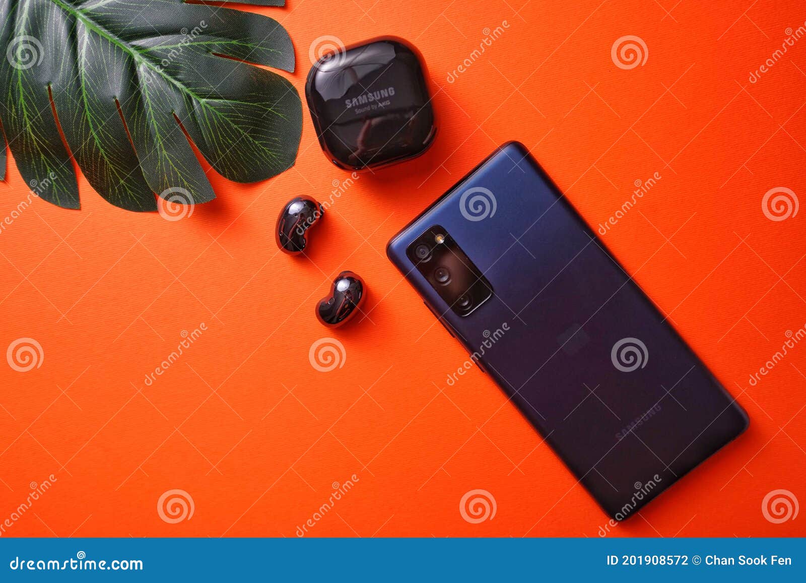 Samsung Galaxy Earbuds Plus and Samsung Galaxy S20 Editorial ...