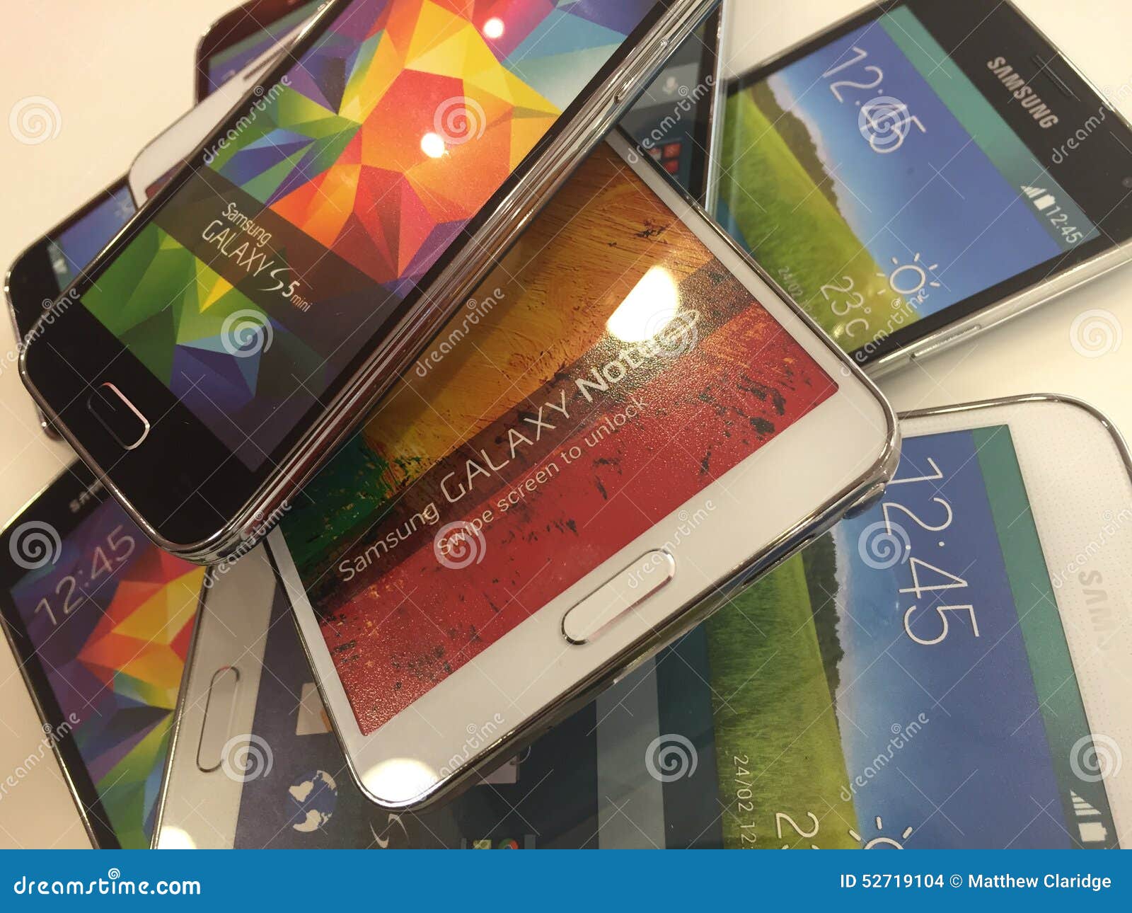 Samsung Galaxy range editorial stock image. Image of mobiles - 52719104