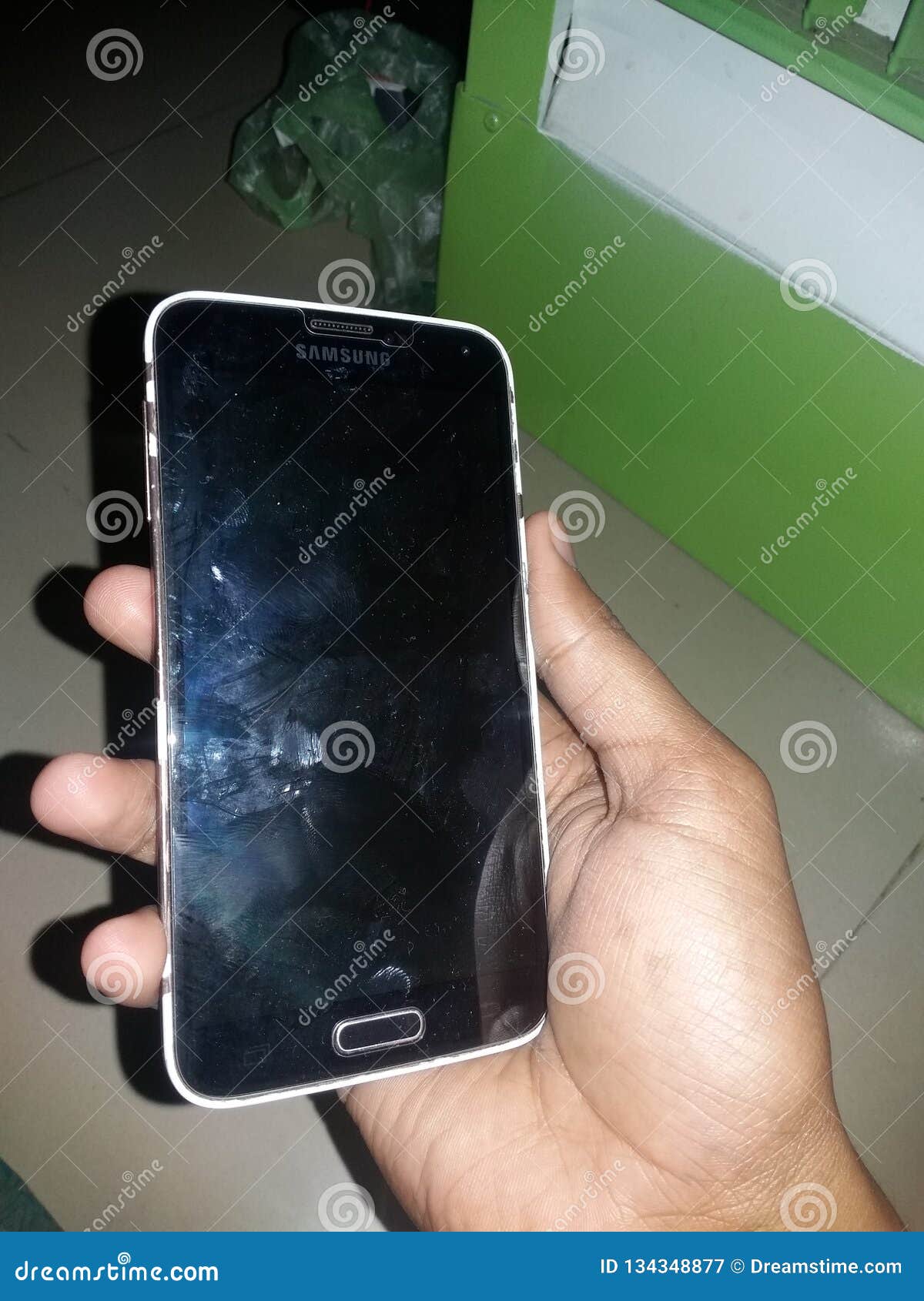 Samsung galaxy s5 editorial photography. Image of samsung - 134348877