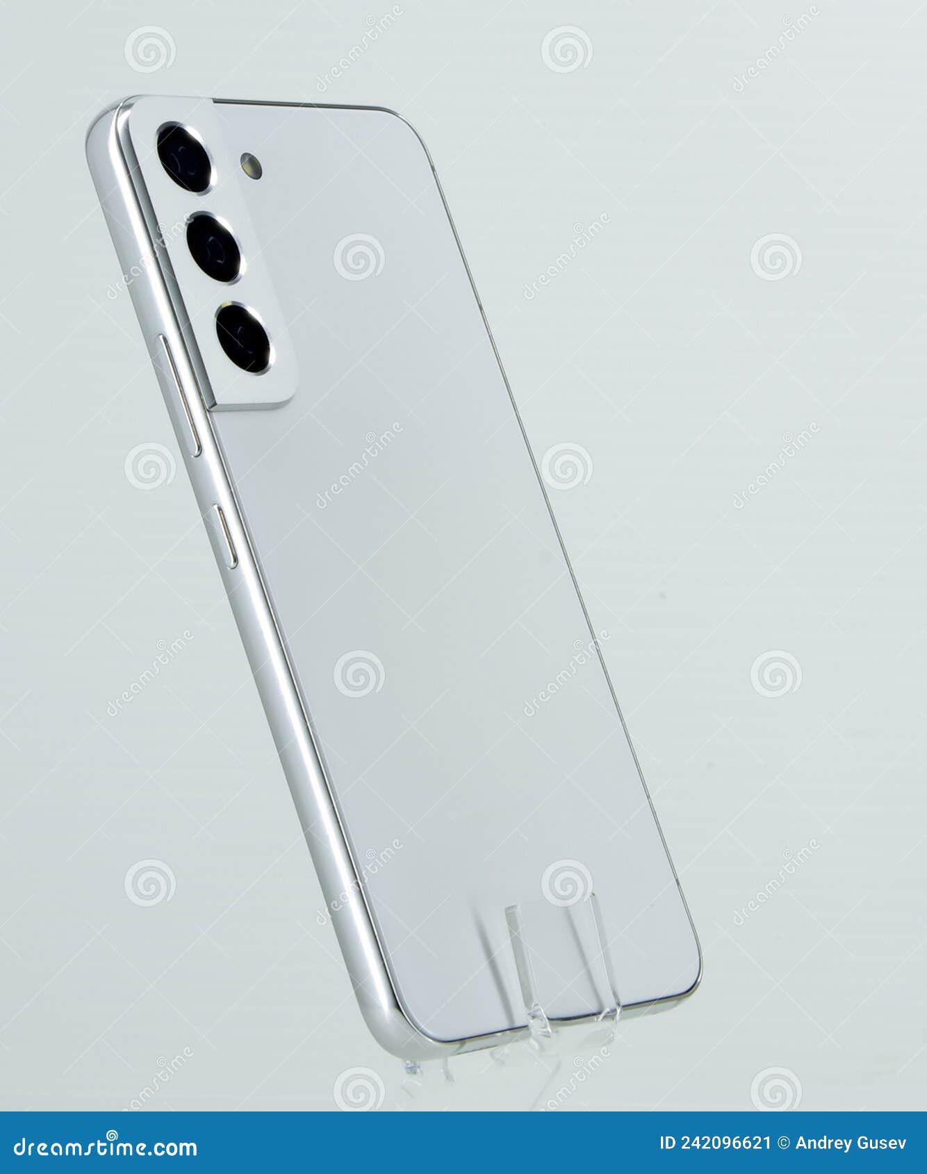 Samsung Galaxy S22 White Rear View Editorial Photo - Image of ...