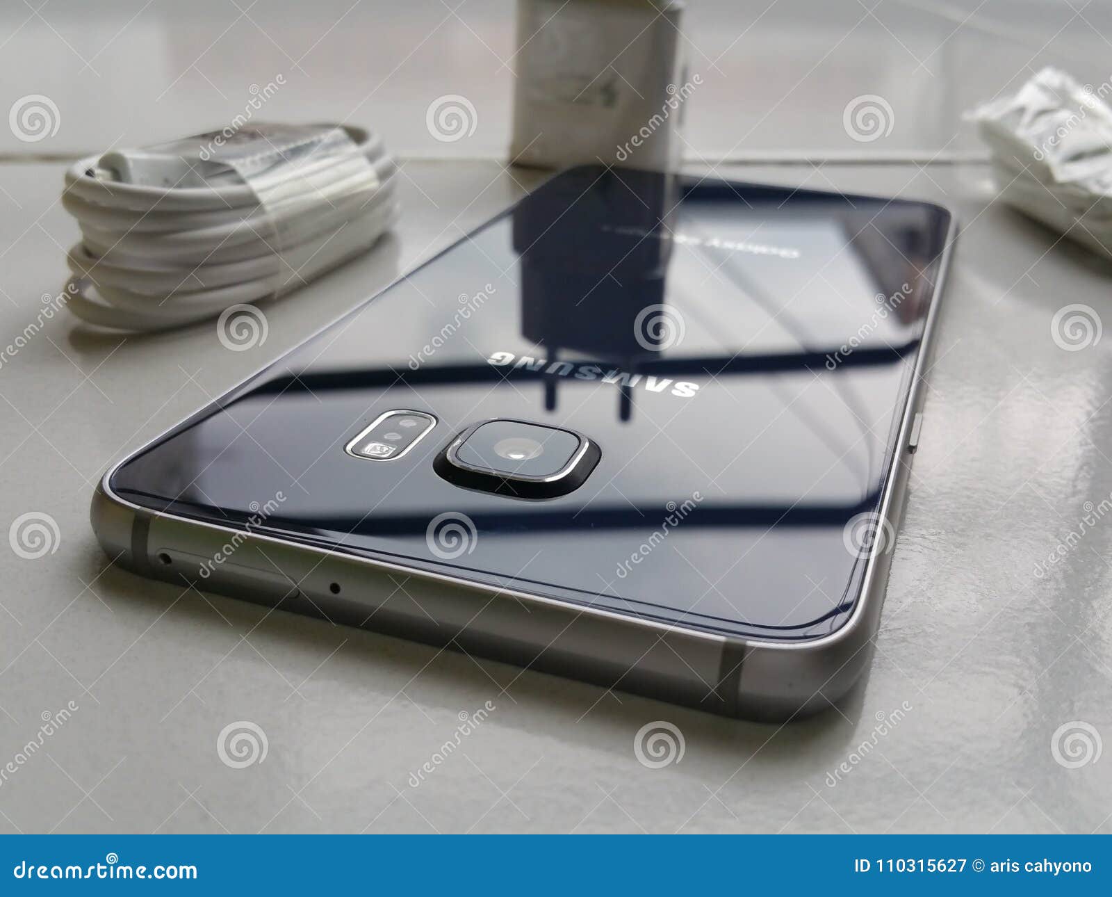 Samsung S6 edge plus editorial photography. Image of black - 110315627