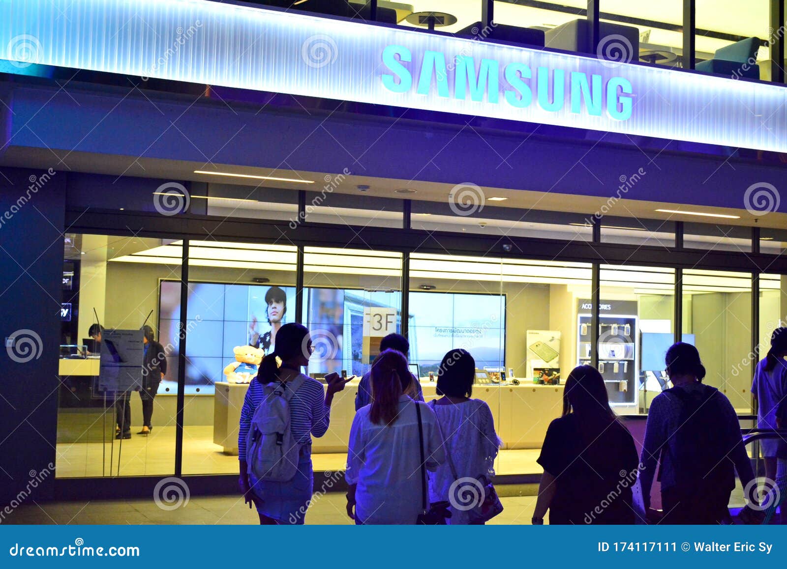 Samsung Window Display Facade in Bangkok, Thailand Editorial Photo ...