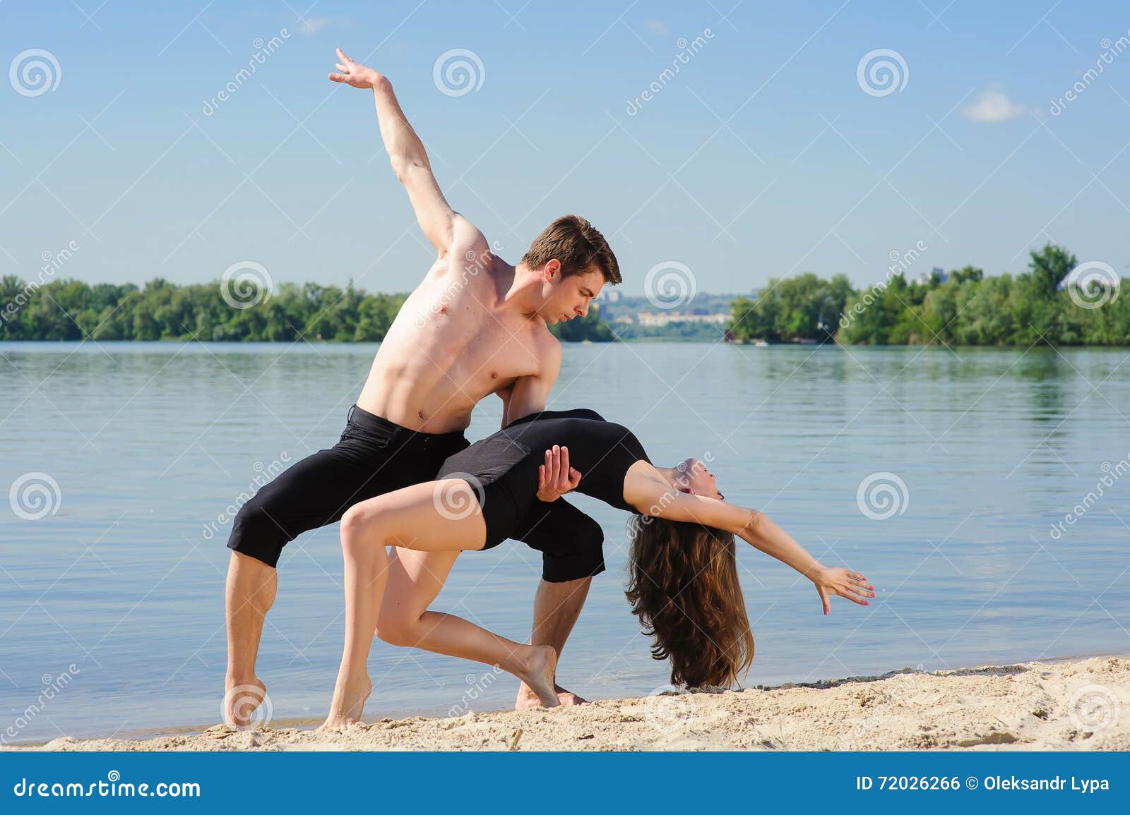 Samtida dans Ung pardans arkivfoto. Bild av rörelse, acridly - 72026266