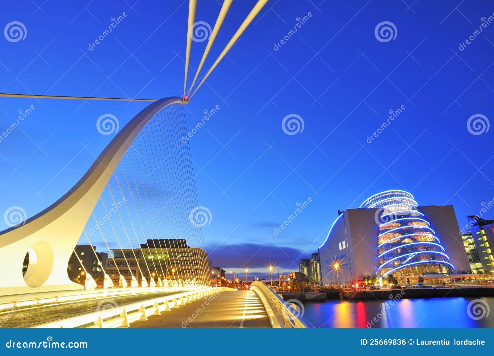 The SAMUEL BECKETT BRIDGE editorial photo. Image of beckett - 25669836